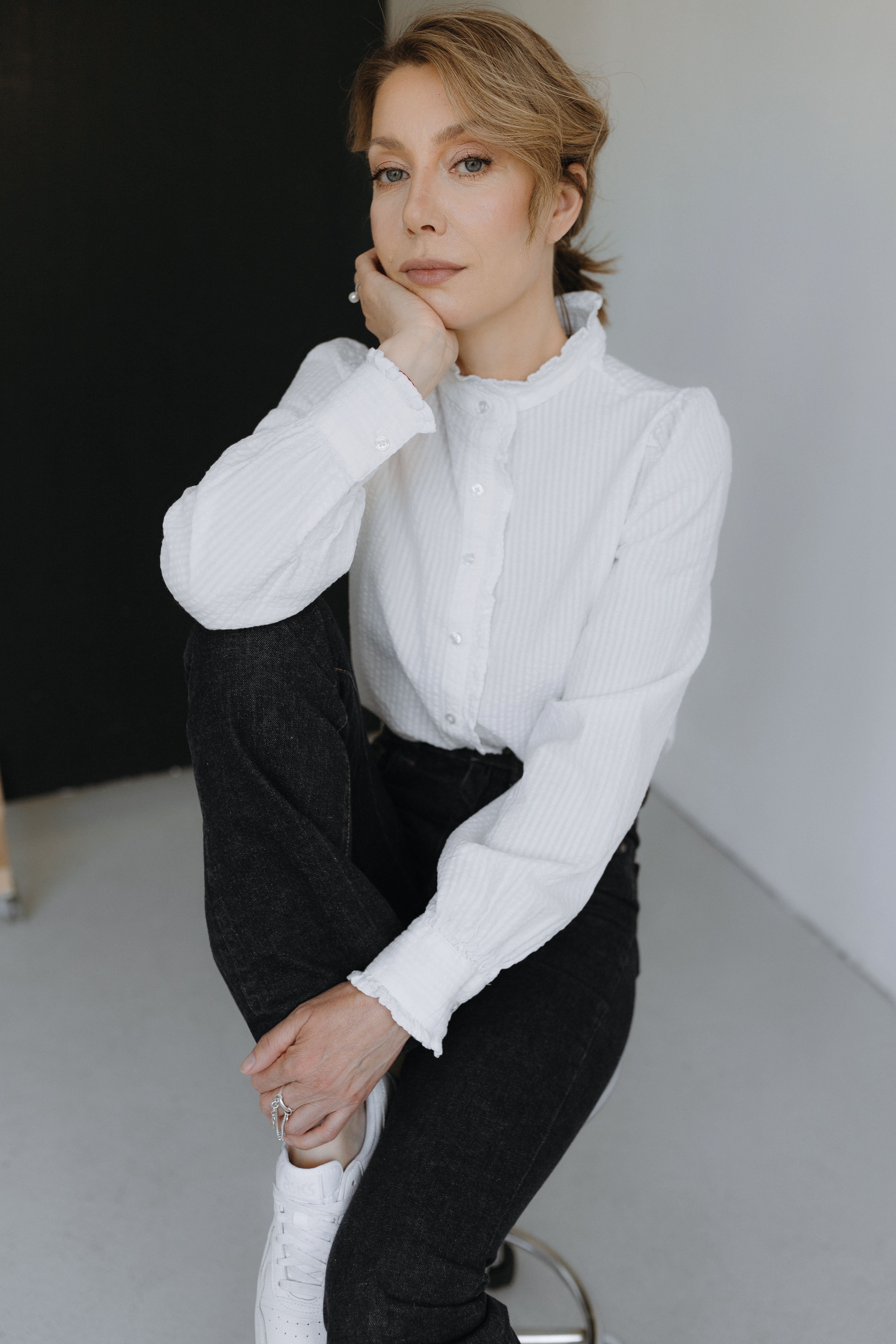 Portrait of Sitting Woman · Free Stock Photo