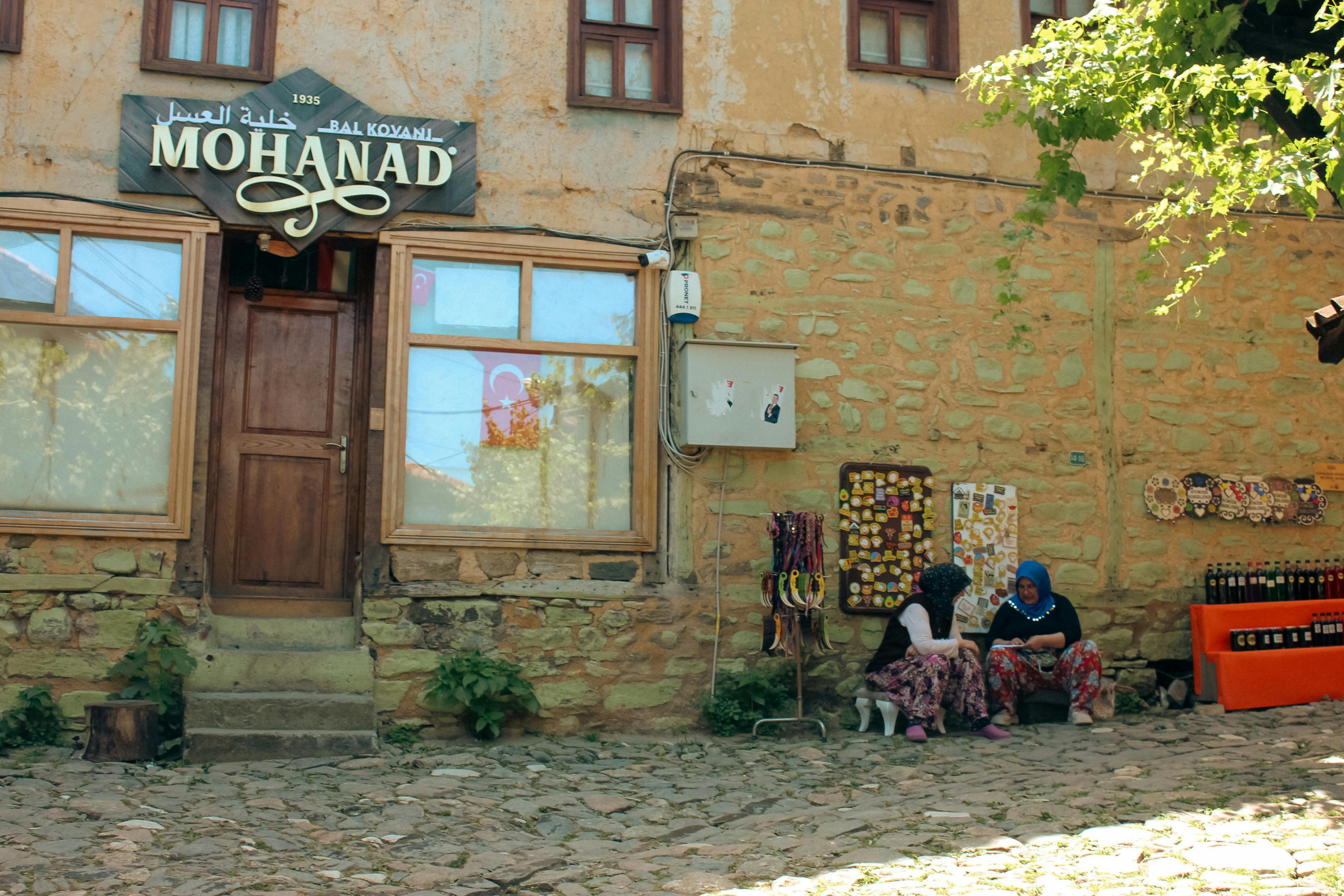 Charming Storefront in Historic Village Setting · Free Stock Photo
