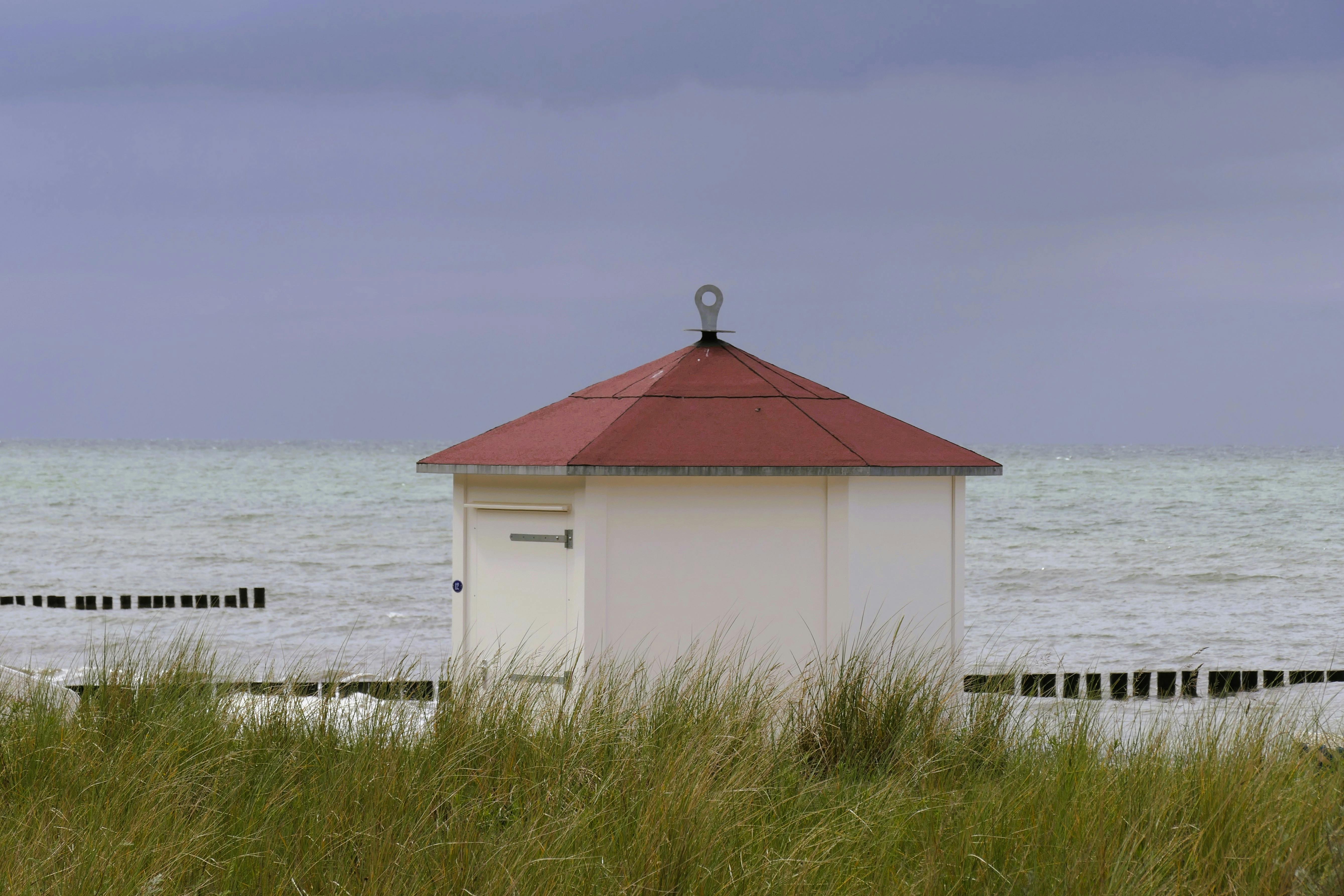 Changing Room Hut on Beach · Free Stock Photo
