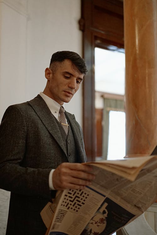 Elegant Man Reading a Newspaper · Free Stock Photo Elegant Man Reading a Newspaper · Free Stock Photo