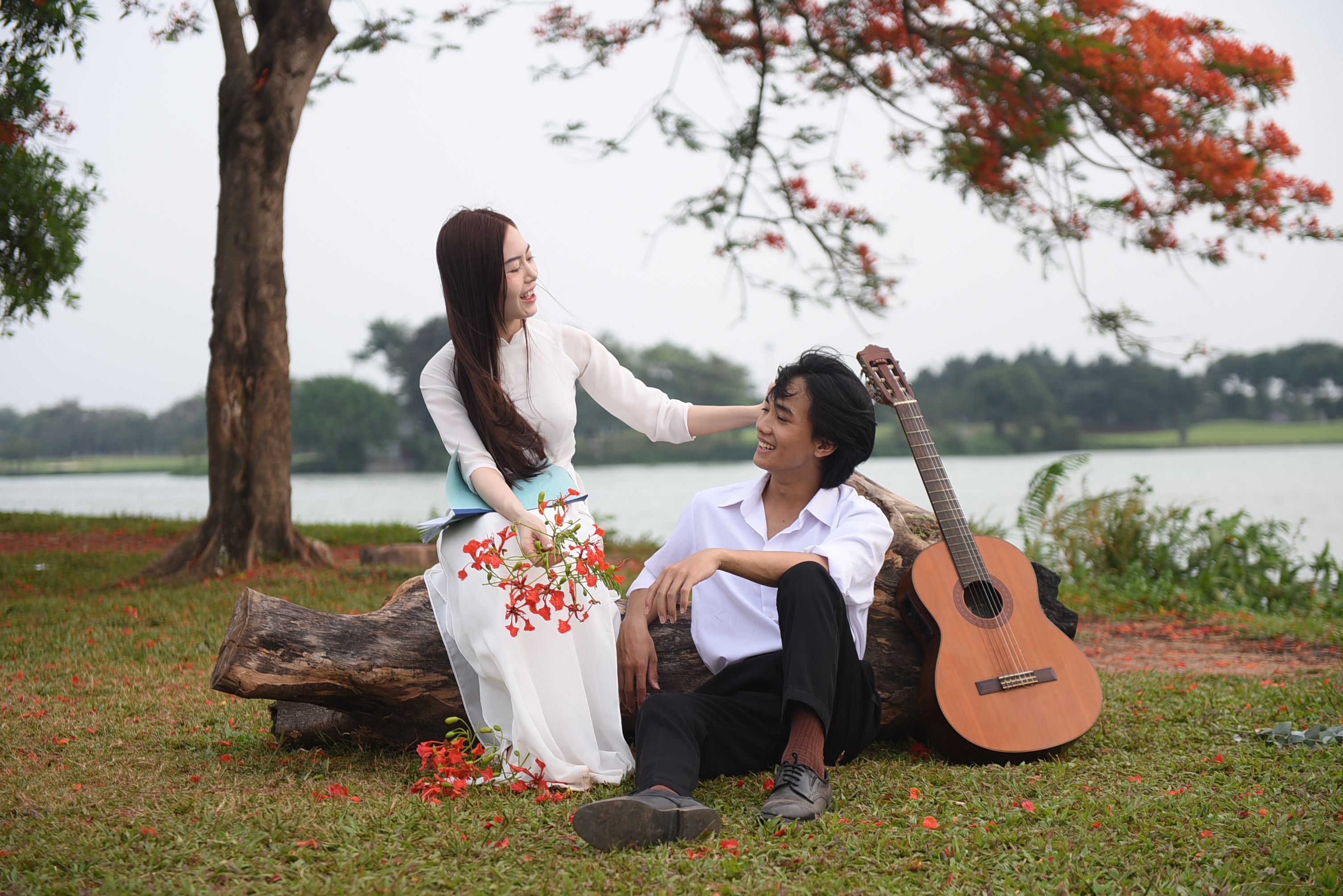 Two People Sitting in a Park · Free Stock Photo