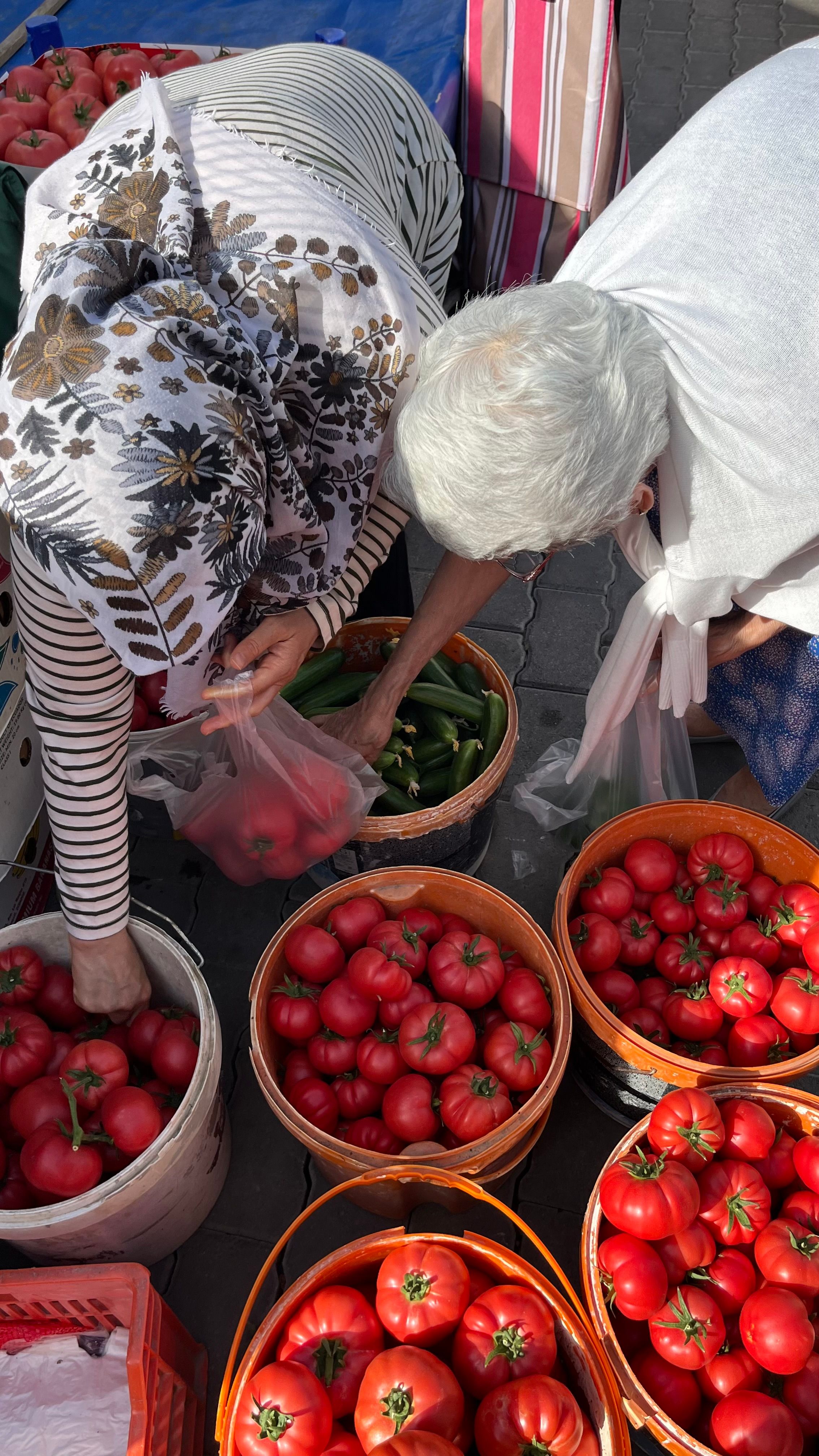 People Selling Tomatoes on a Bazaar · Free Stock Photo