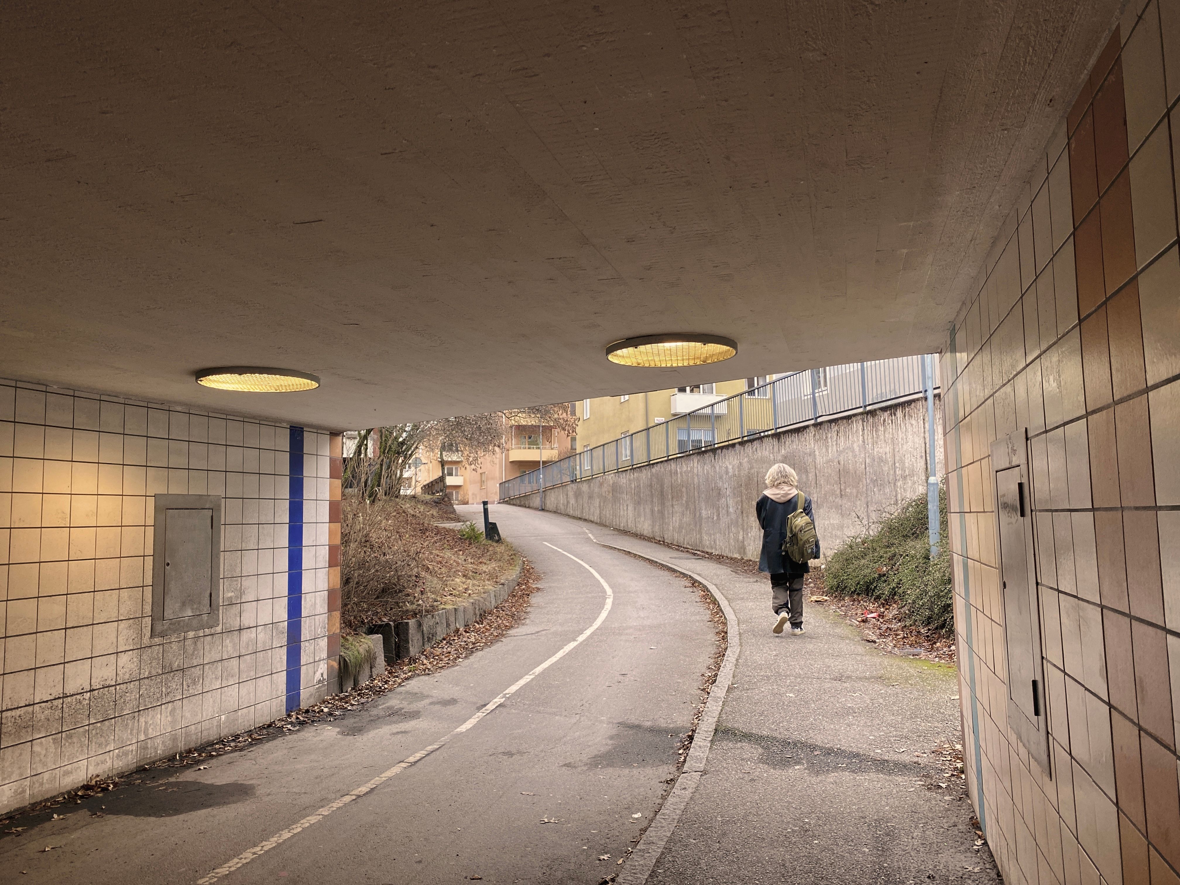 Walk Through the Underpass · Free Stock Photo