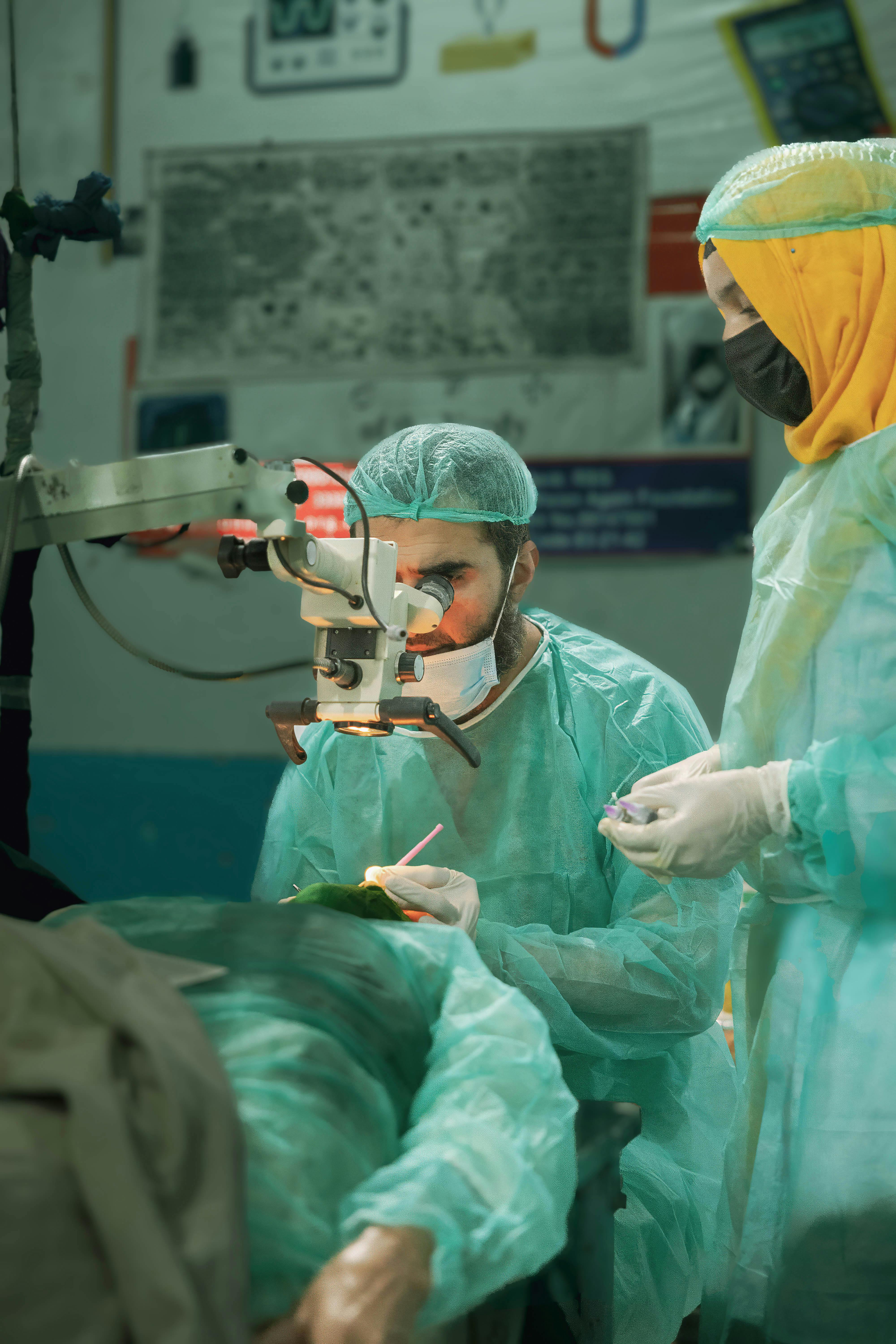 Surgeon performing a Surgery on a Patient · Free Stock Photo