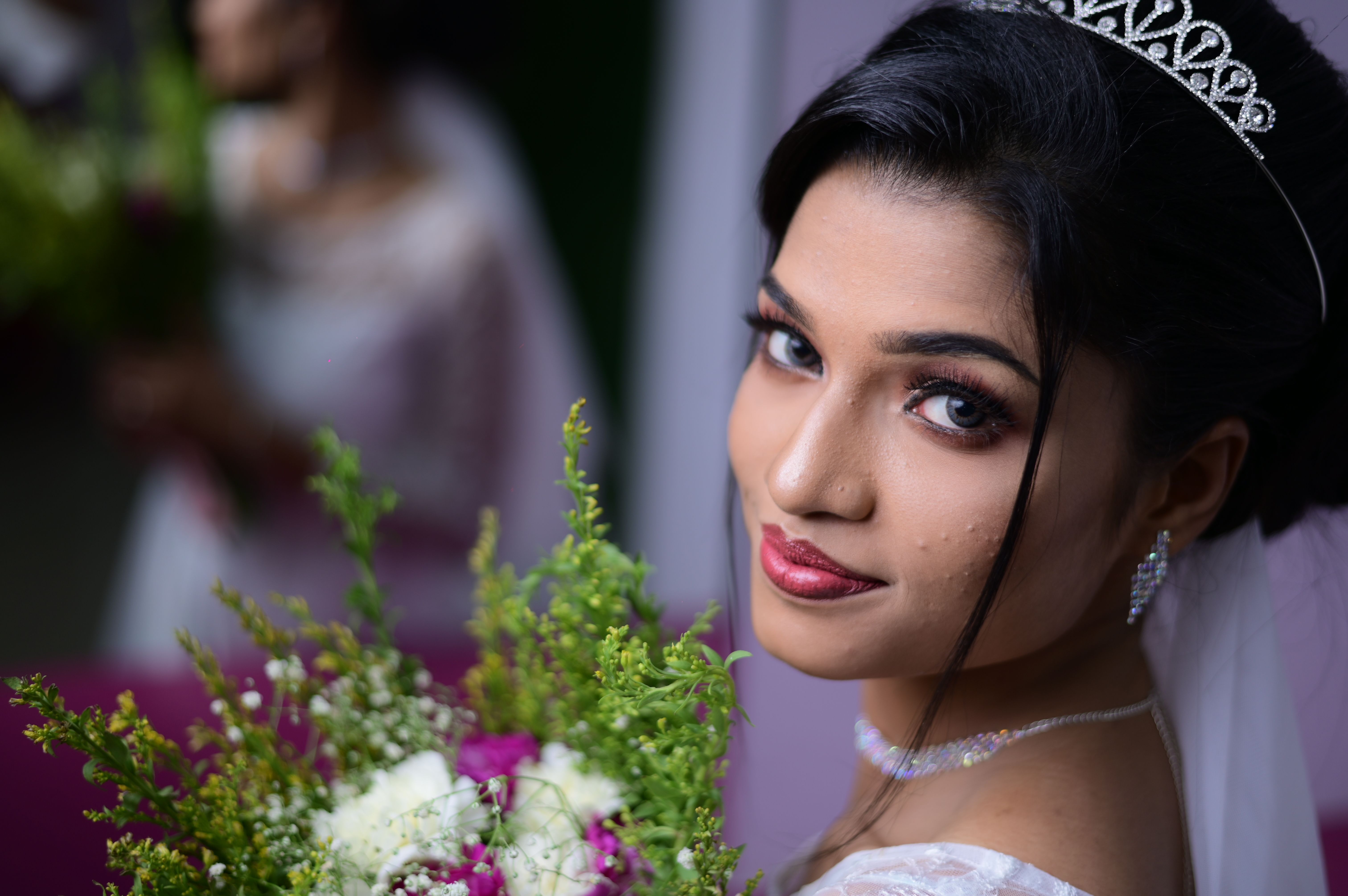 Portrait of Bride with Bouquet of Flowers · Free Stock Photo