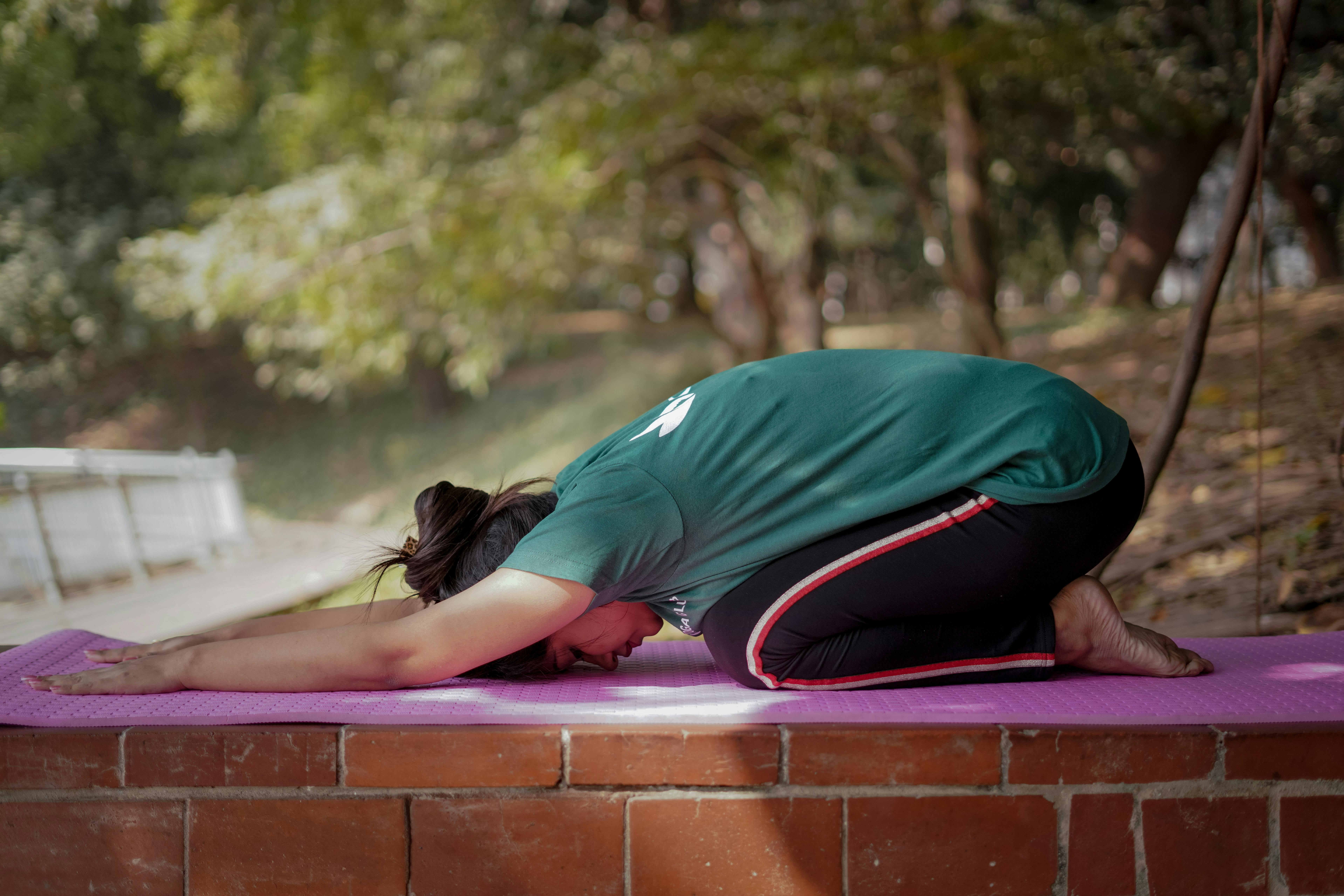 Flexible Asian woman doing wide splits · Free Stock Photo