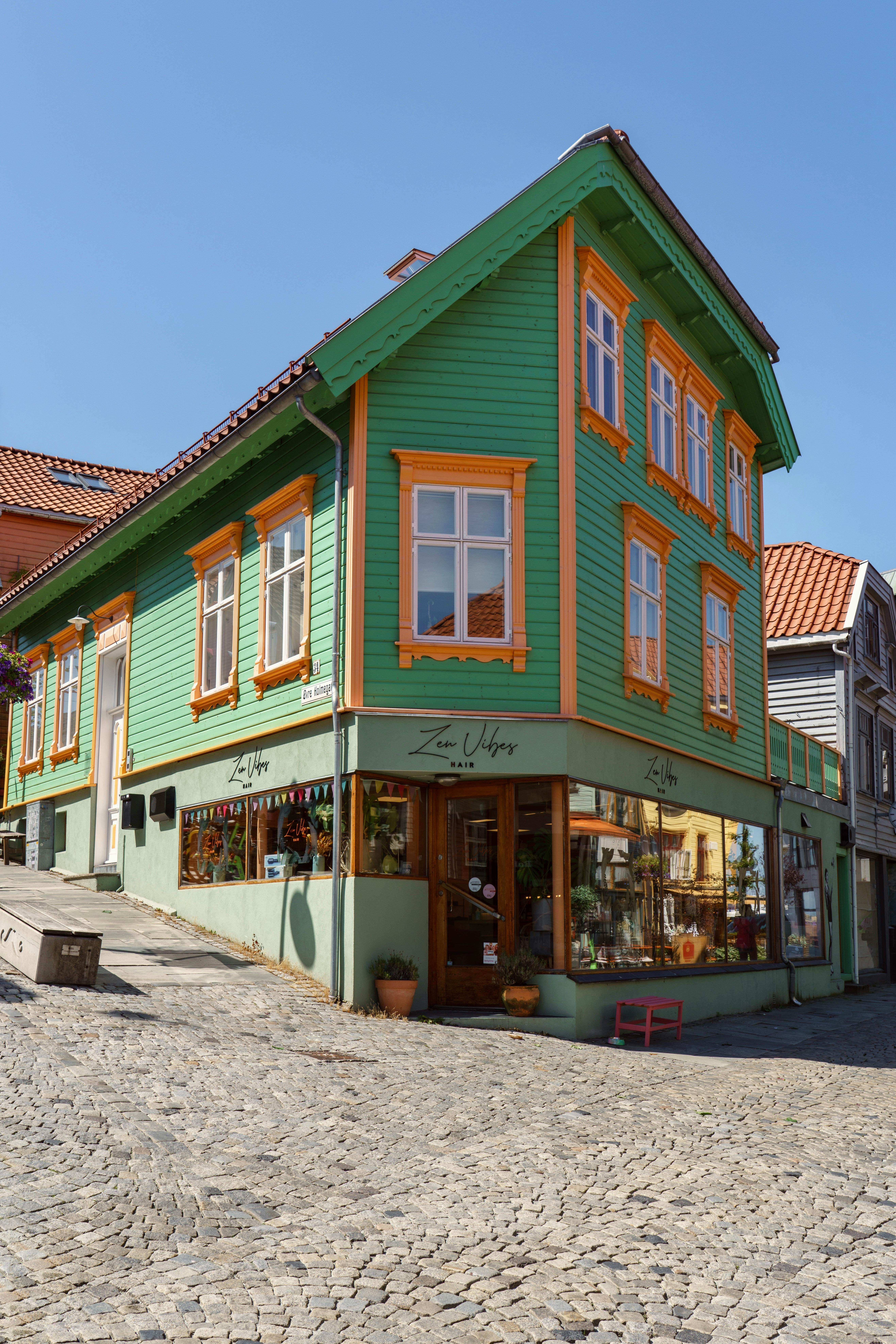 Building with House and Store in Town · Free Stock Photo