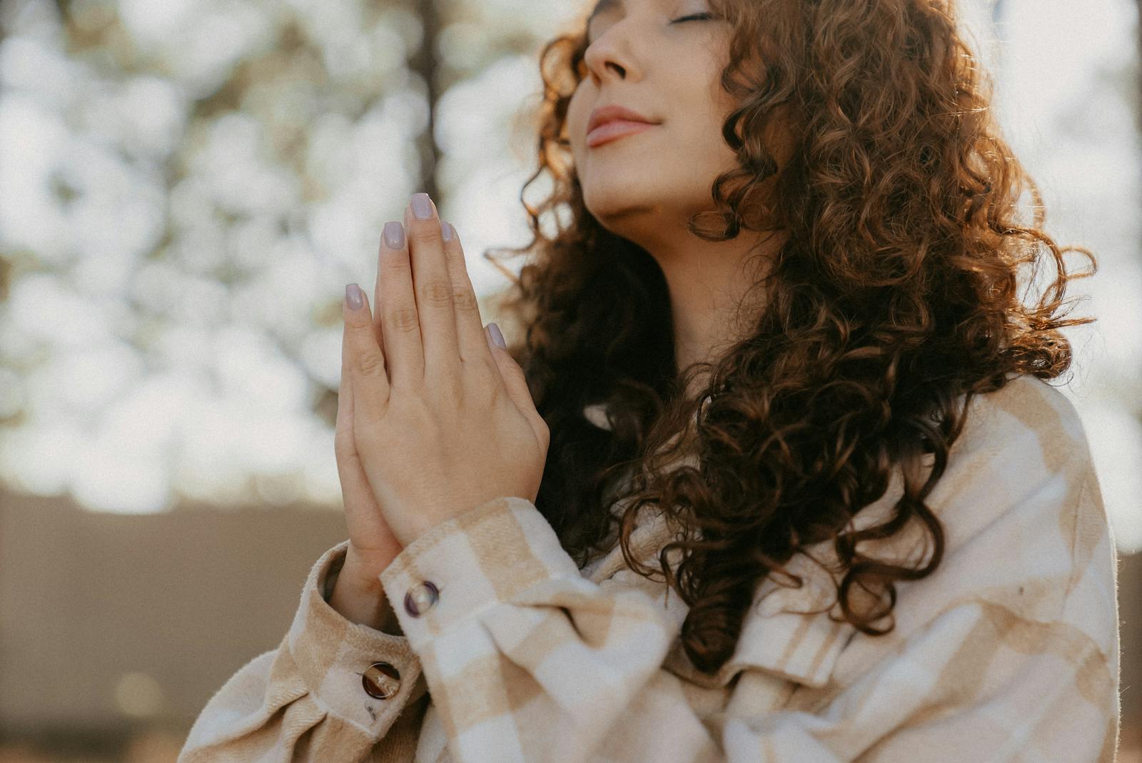 Woman Praying Photos, Download The BEST Free Woman Praying Stock Photos ...