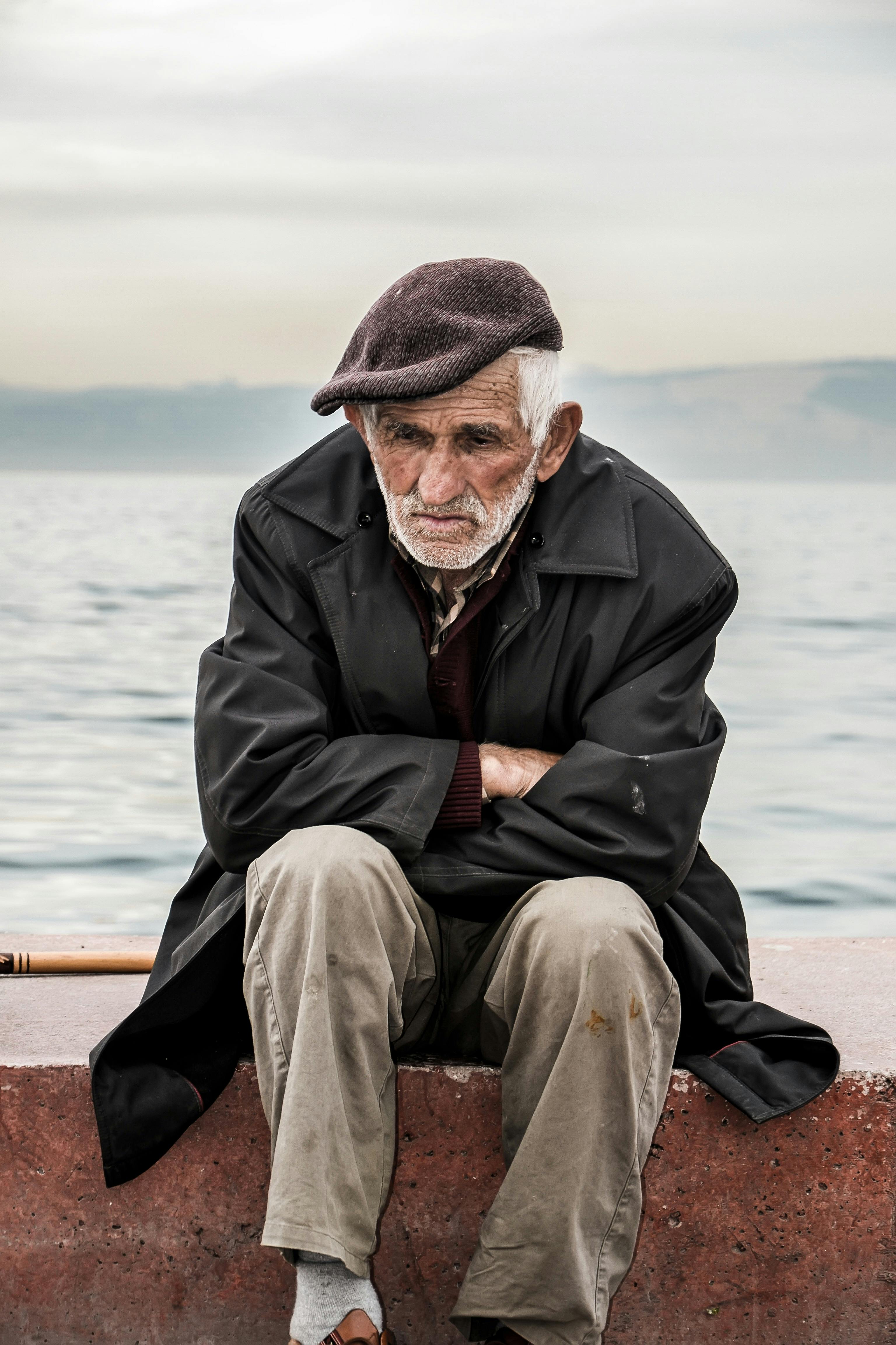 Kostenloses Foto zum Thema: alt, alter mann, arm