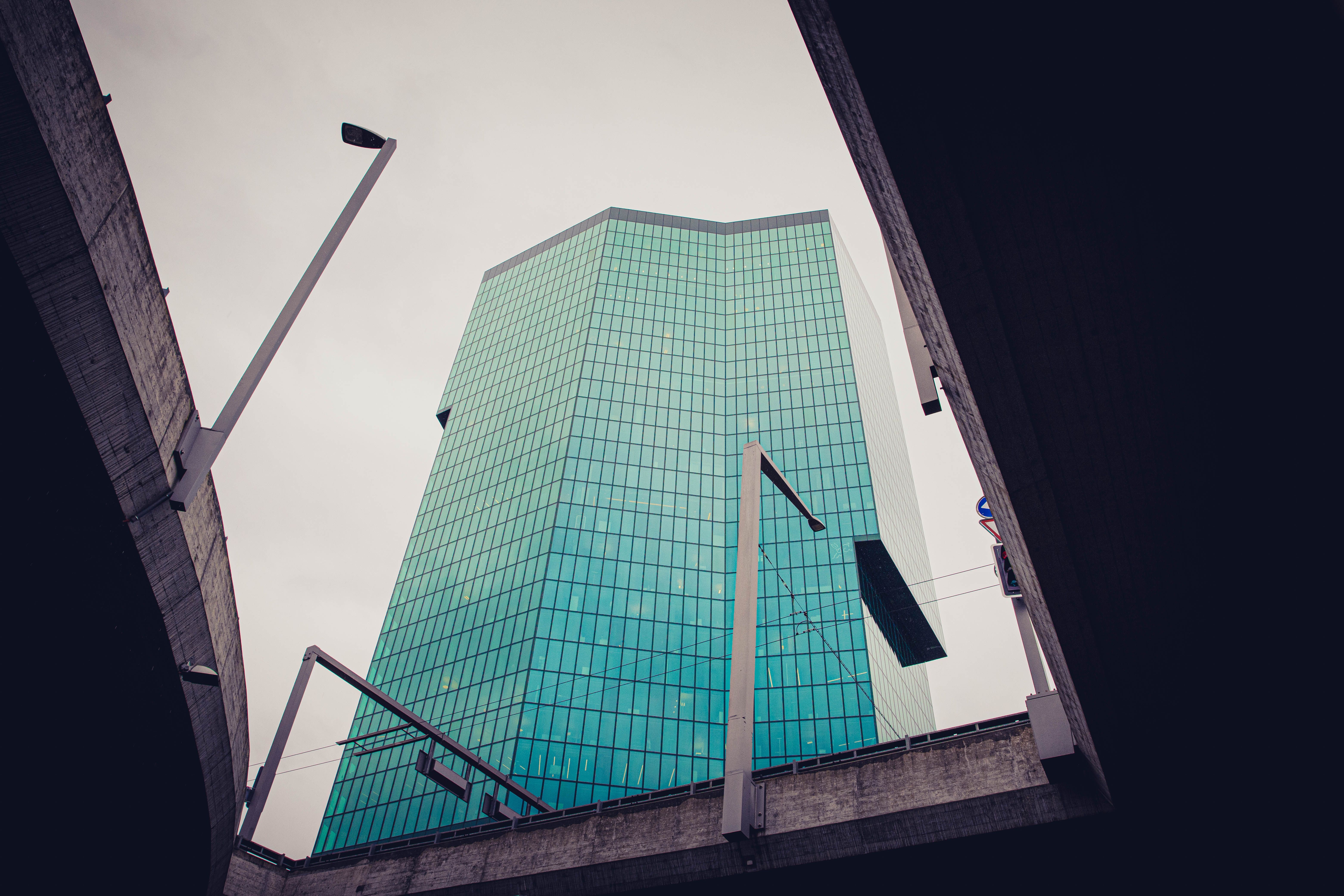 Low Angle Shot of a Modern Skyscraper · Free Stock Photo