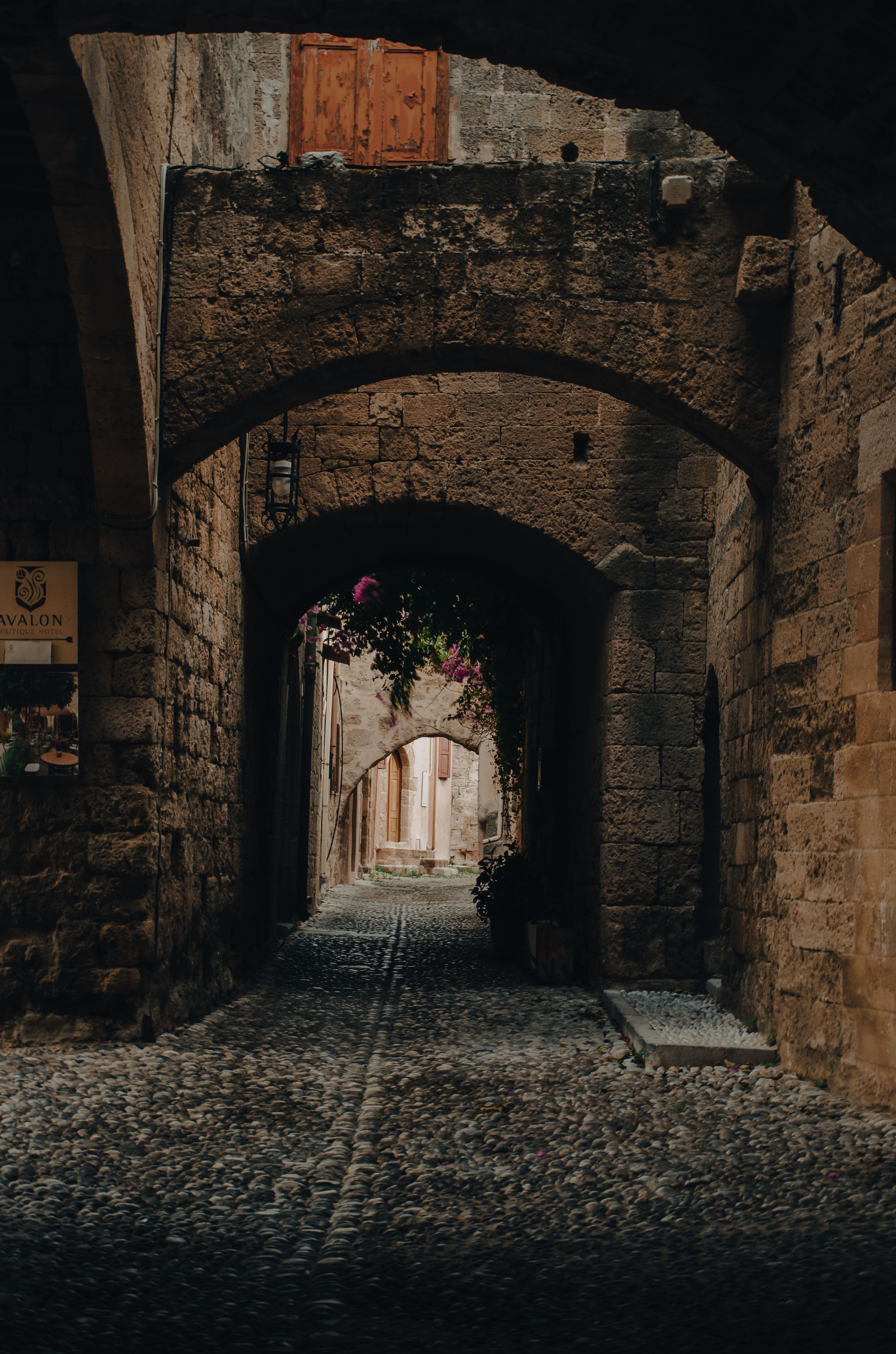 View of a Walkway under Old Arches · Free Stock Photo