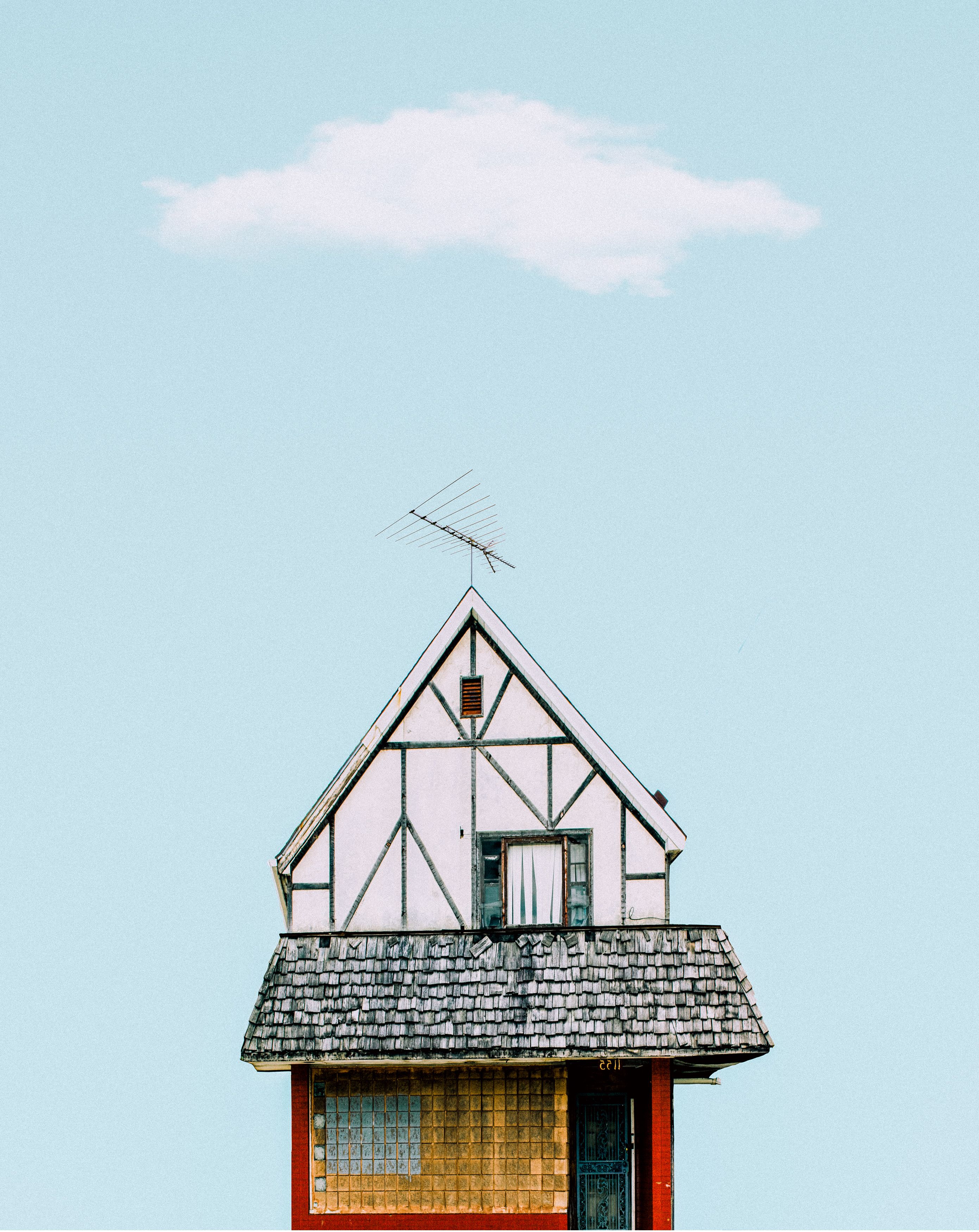 White, Blue, and Yellow House · Free Stock Photo