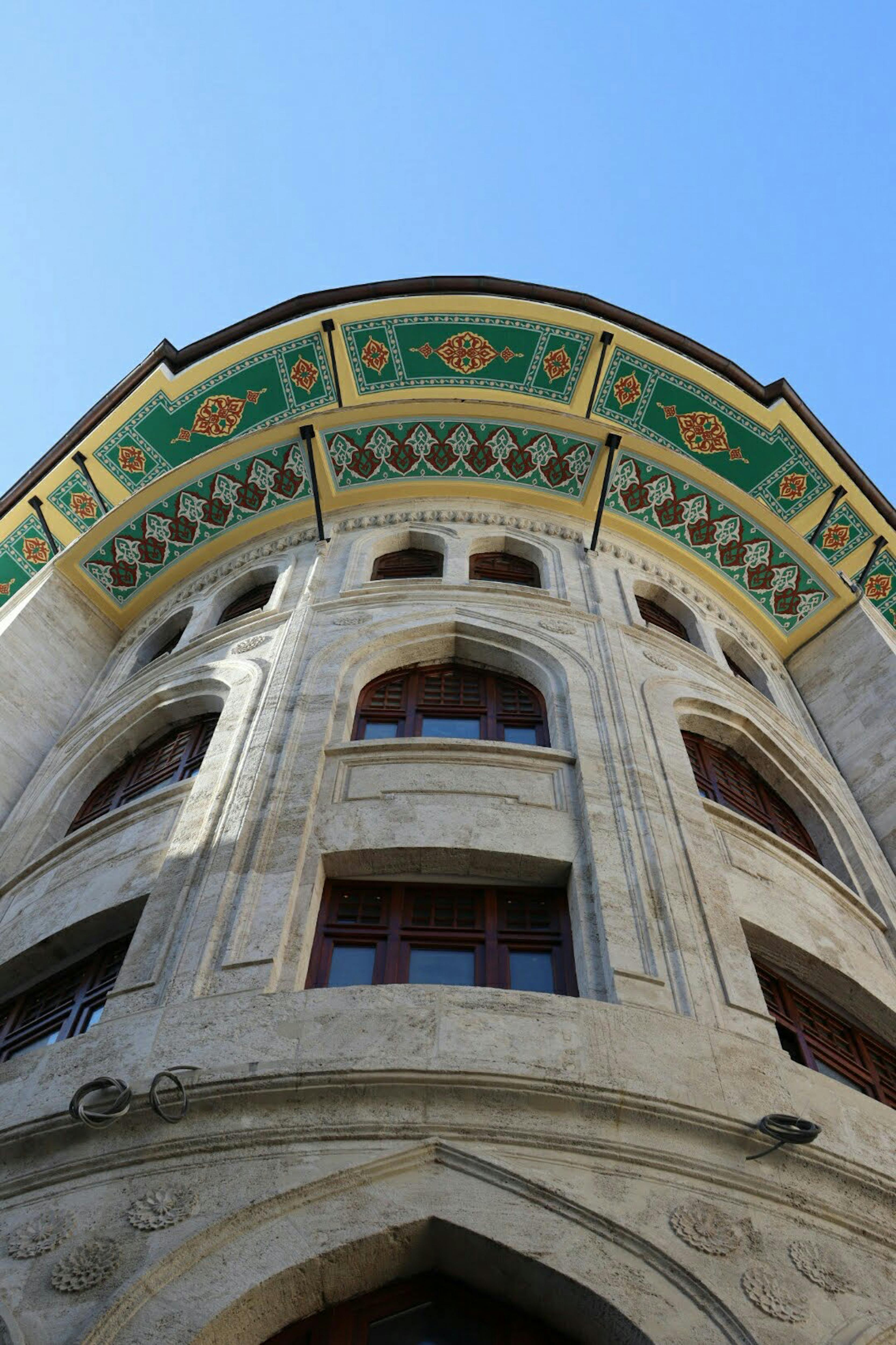 Facade of 5. Vakif Han in Istanbul · Free Stock Photo