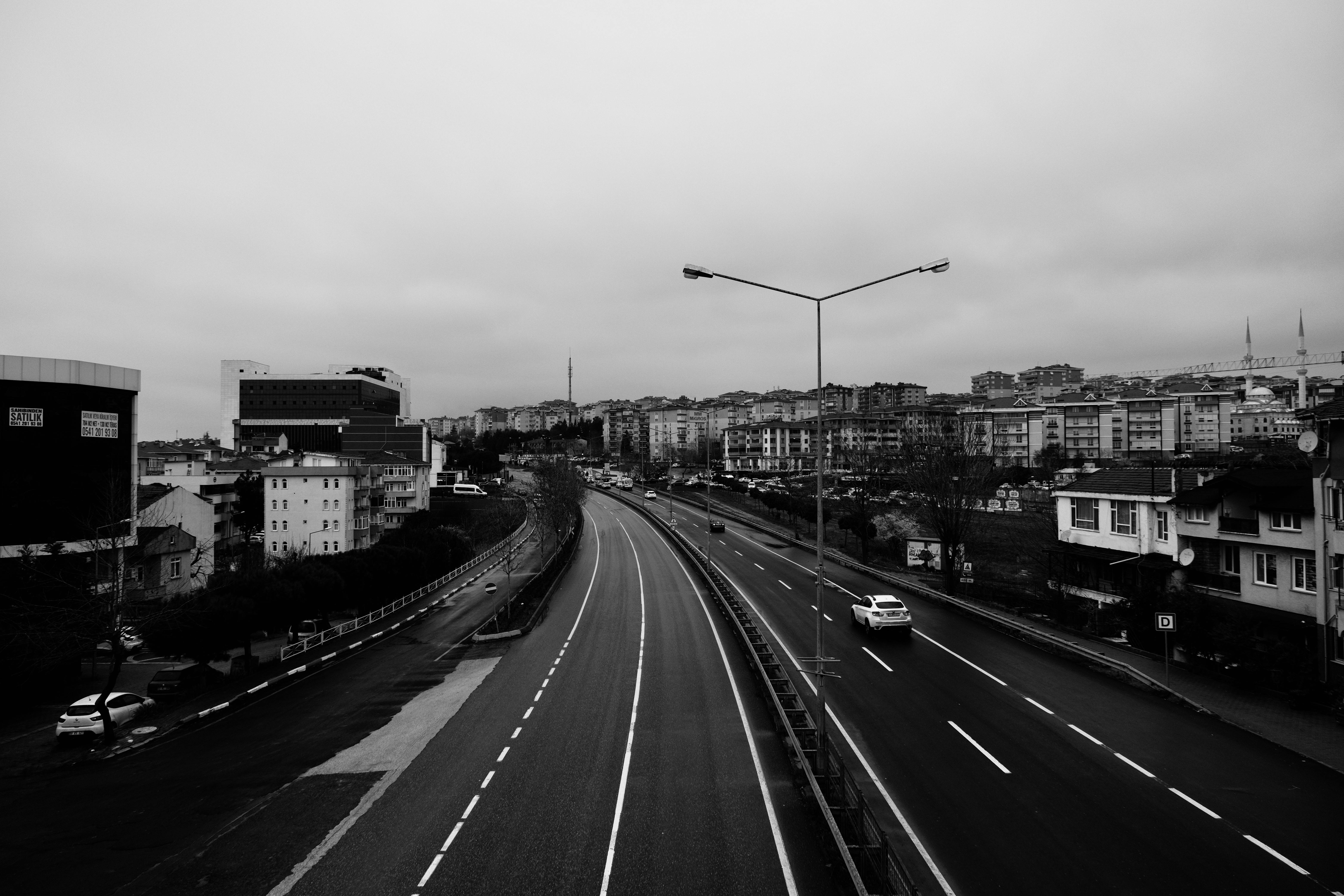 Highway through City · Free Stock Photo