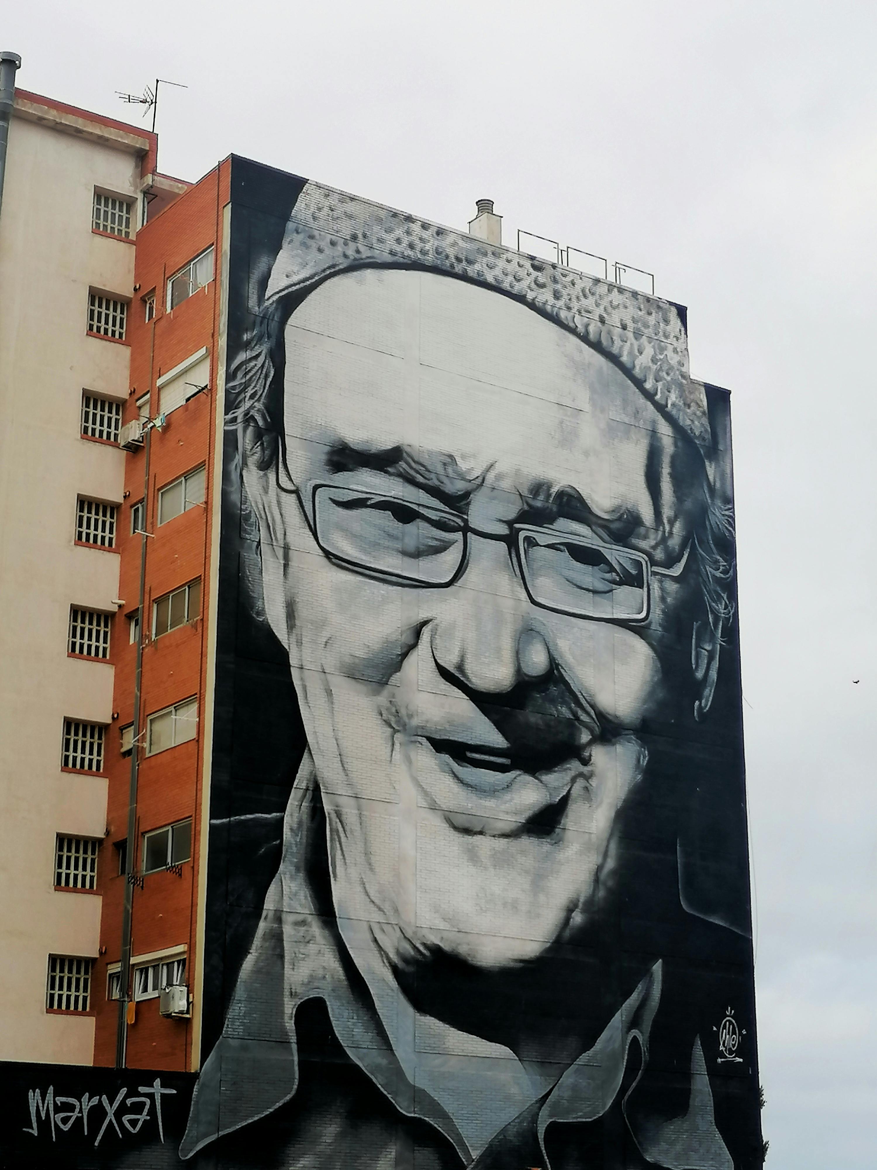 Smiling Man Mural on Wall · Free Stock Photo