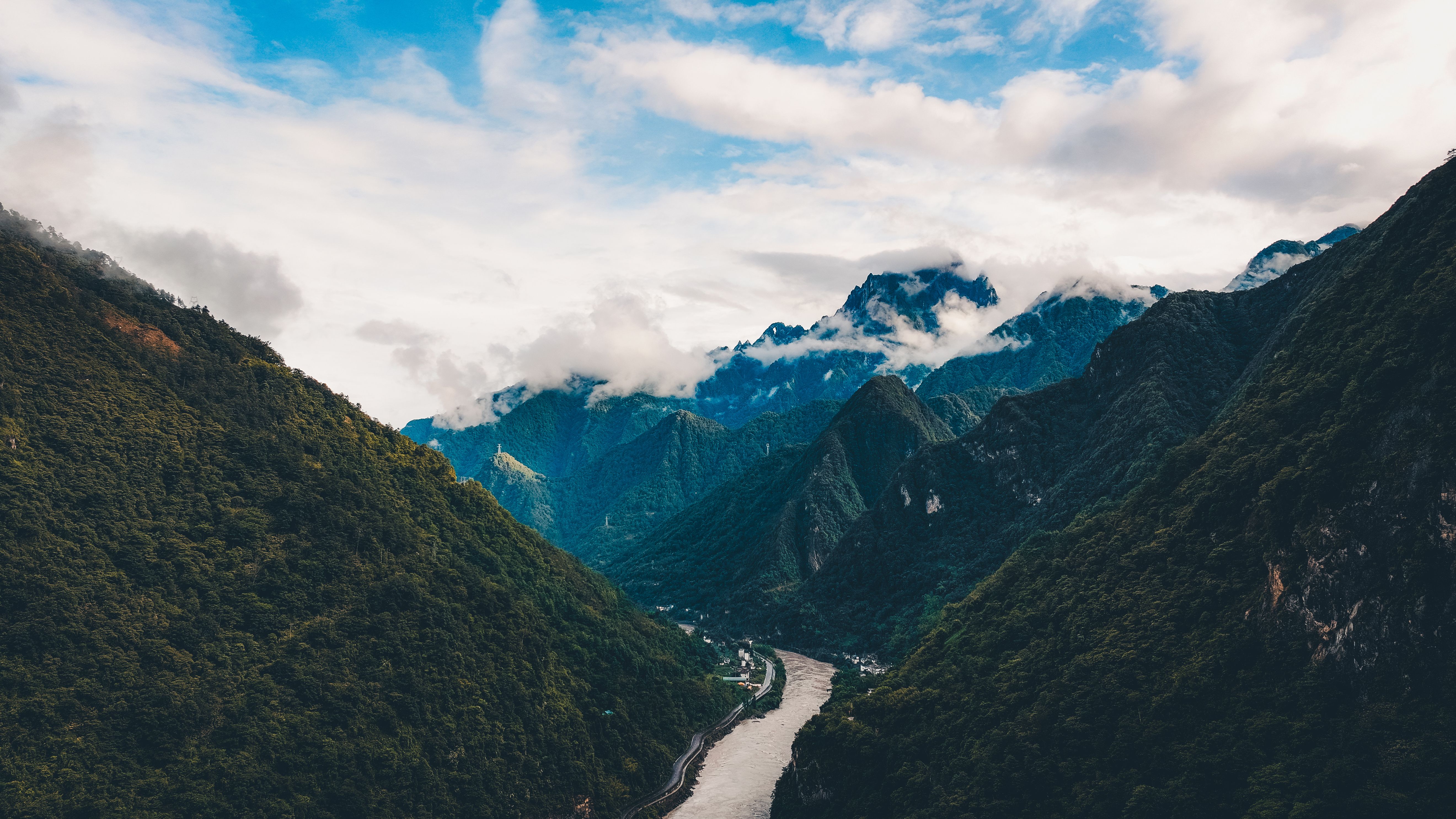Road in a Mountain Valley · Free Stock Photo