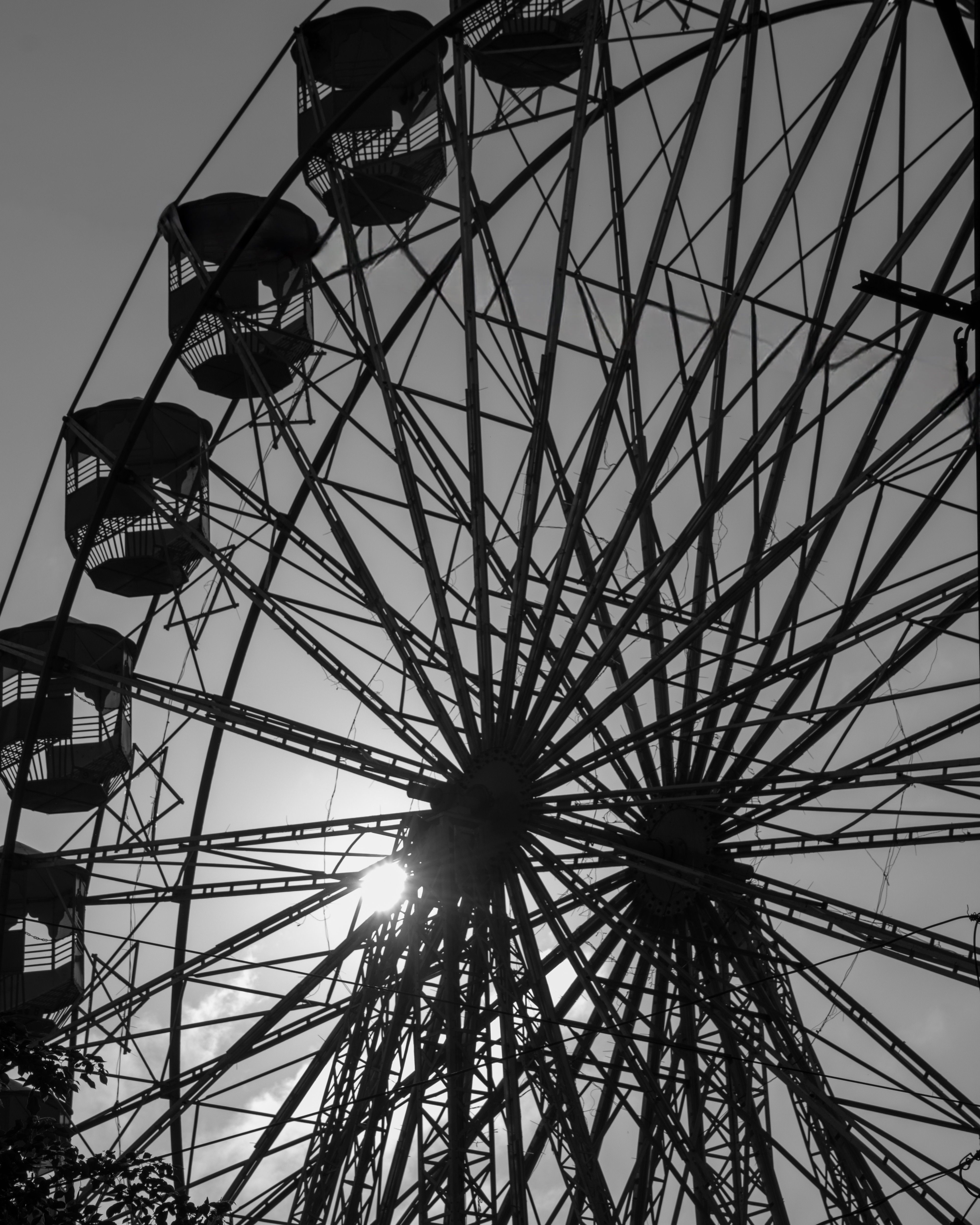 Ferries Wheel with Sun in Background · Free Stock Photo