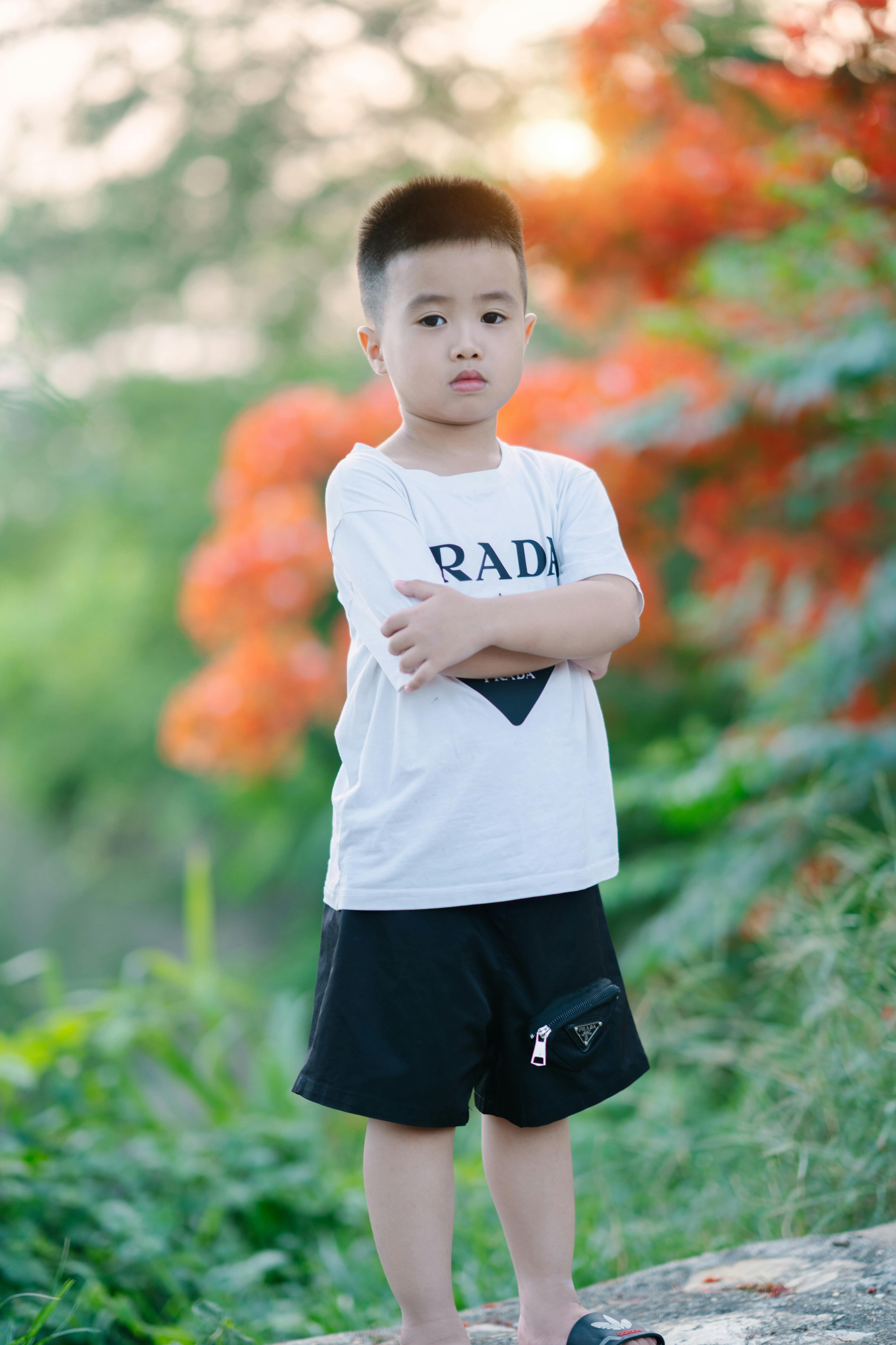 Boy Standing in T-shirt and Shorts · Free Stock Photo
