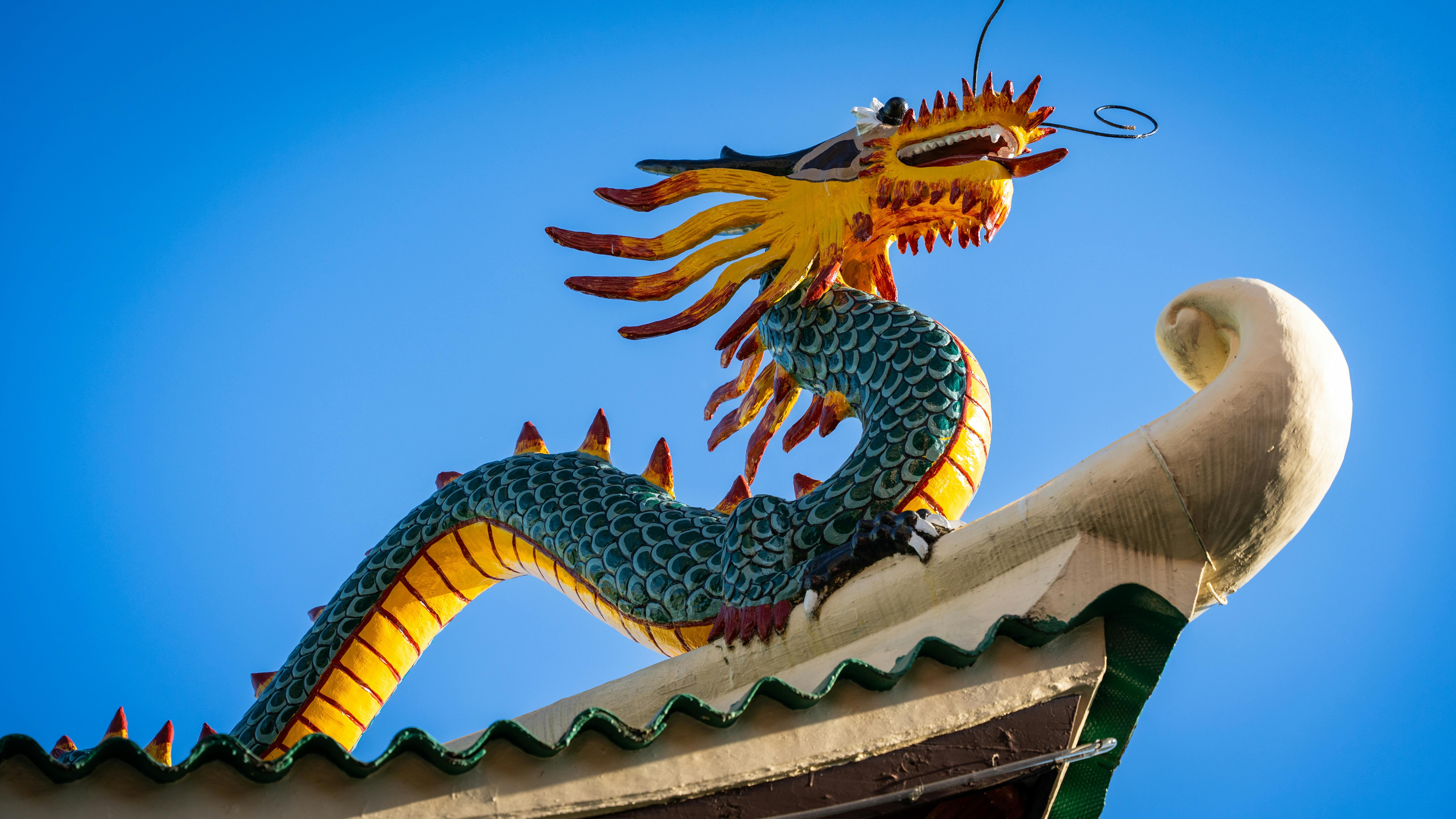 Dragon Statue on Buddhist Temple Rooftop · Free Stock Photo