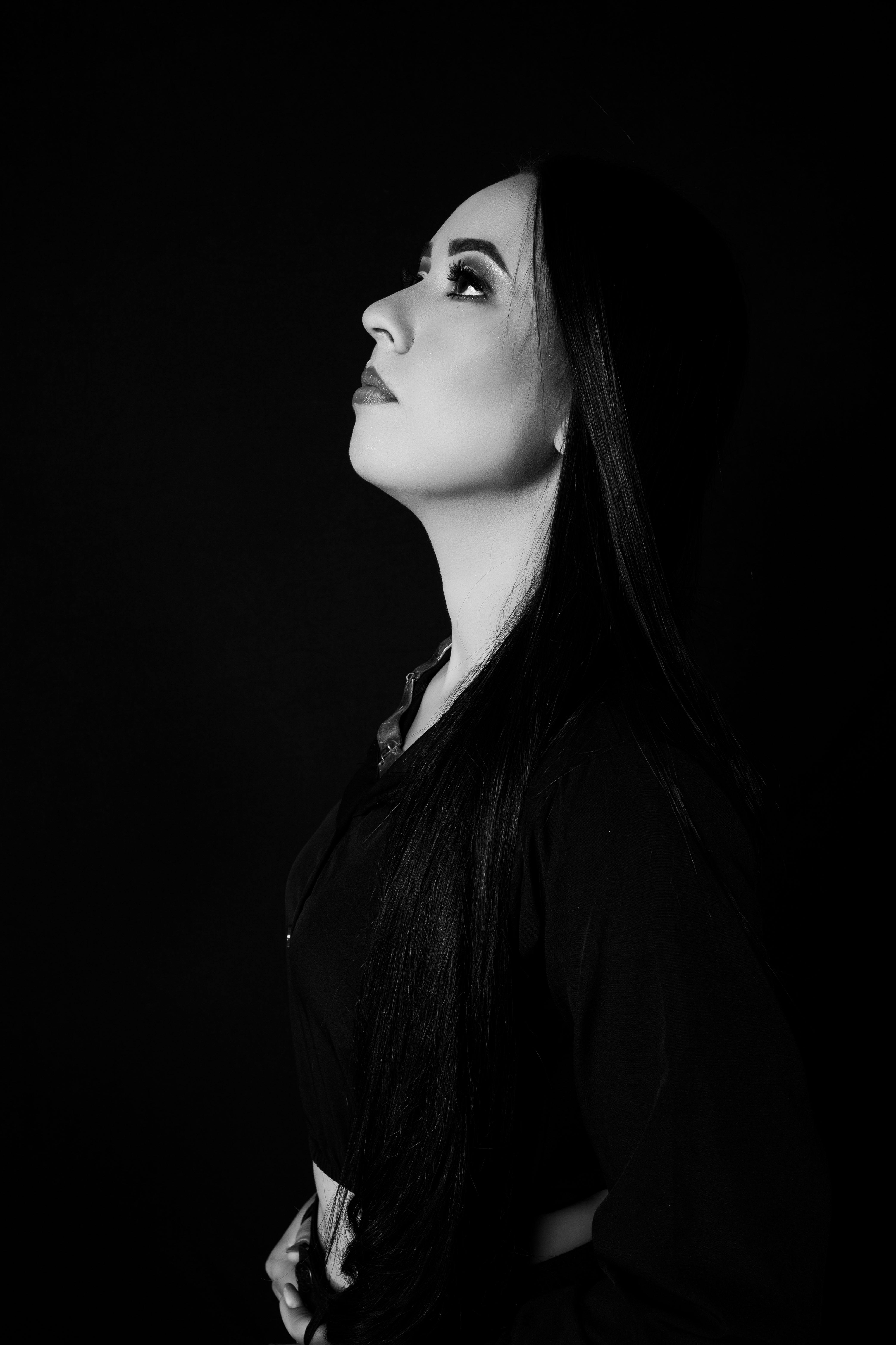 Black and White Side View of a Young Woman · Free Stock Photo