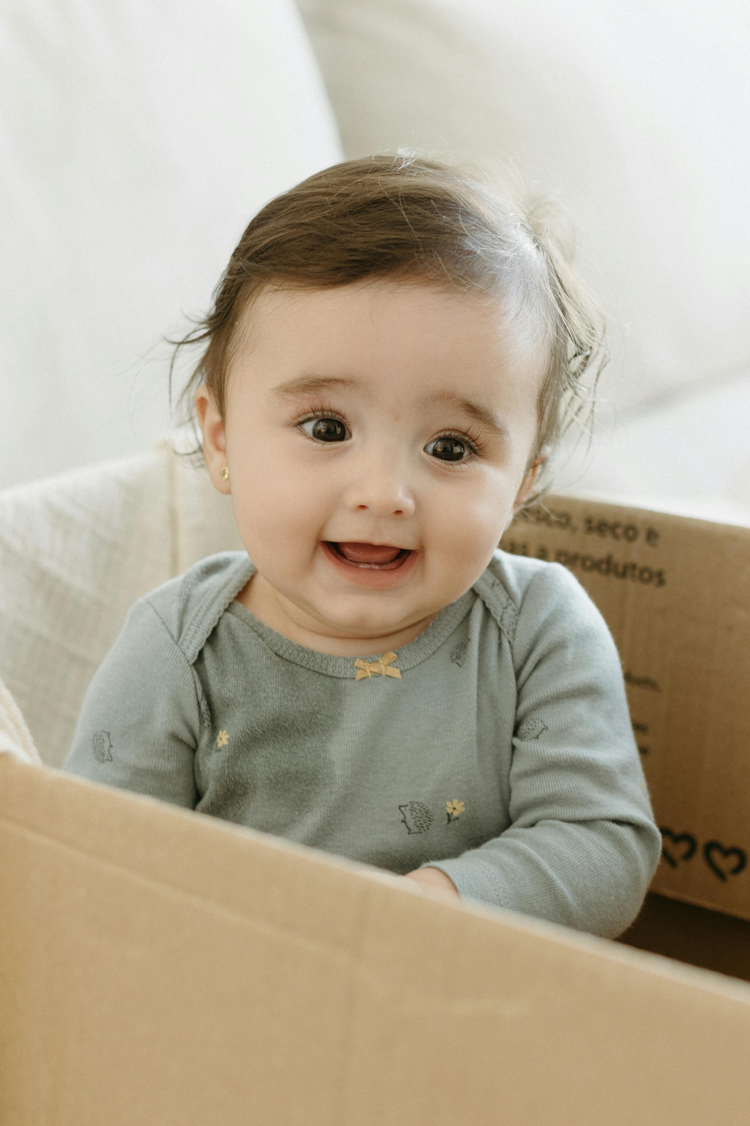 Little Girl in a Box · Free Stock Photo
