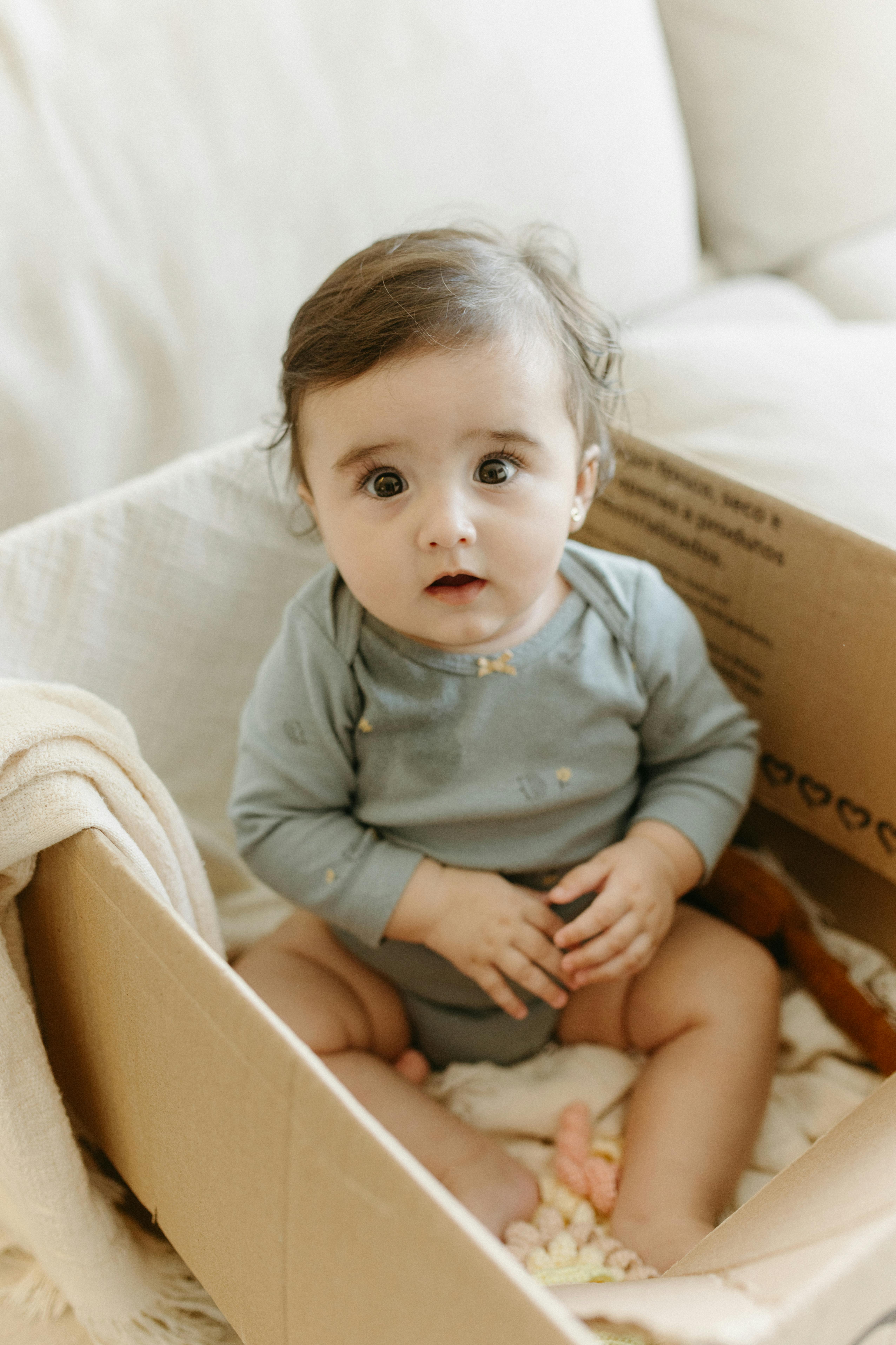 Little Girl in a Box · Free Stock Photo