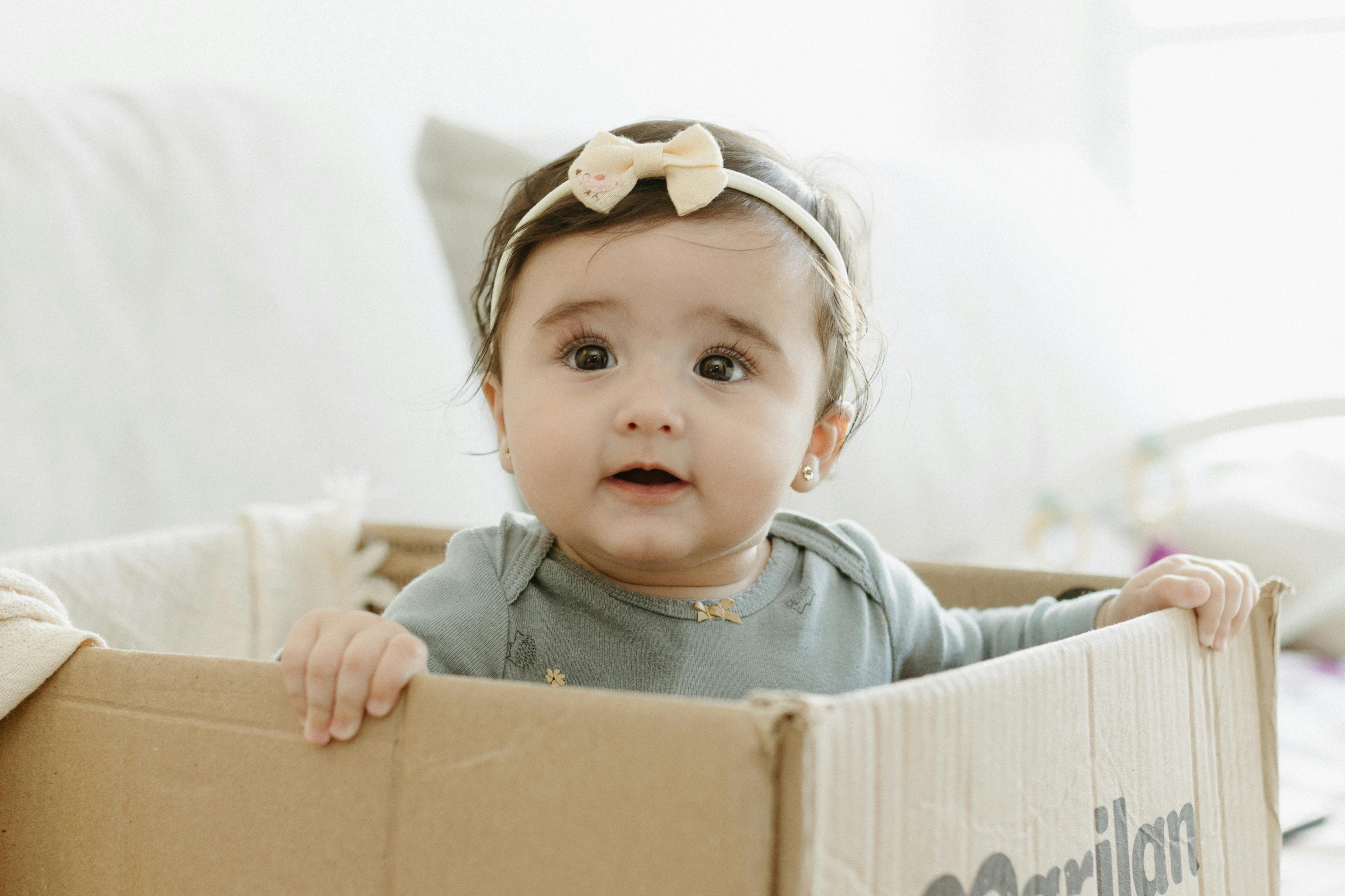 Little Girl in a Box · Free Stock Photo