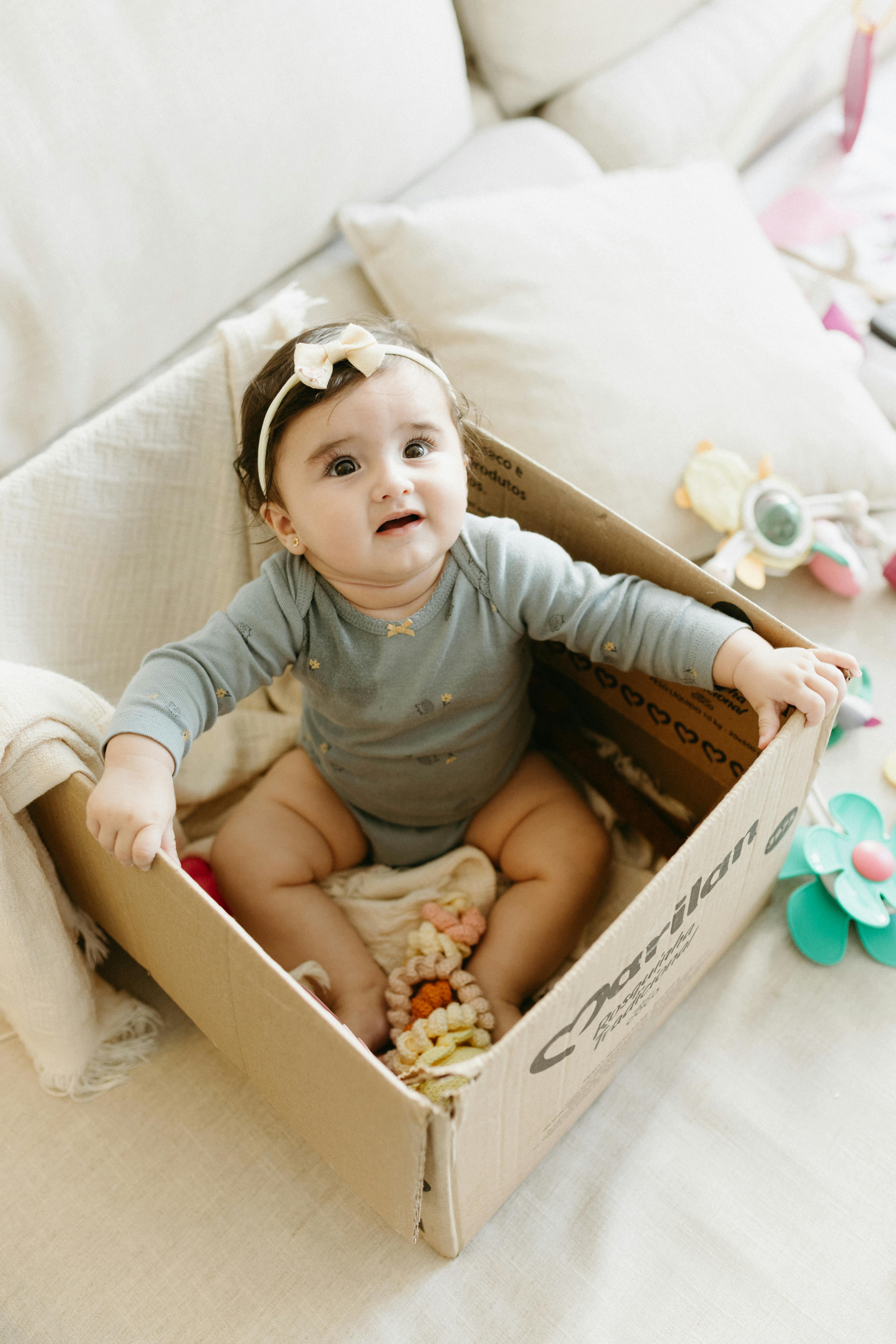 Little Girl in a Box · Free Stock Photo
