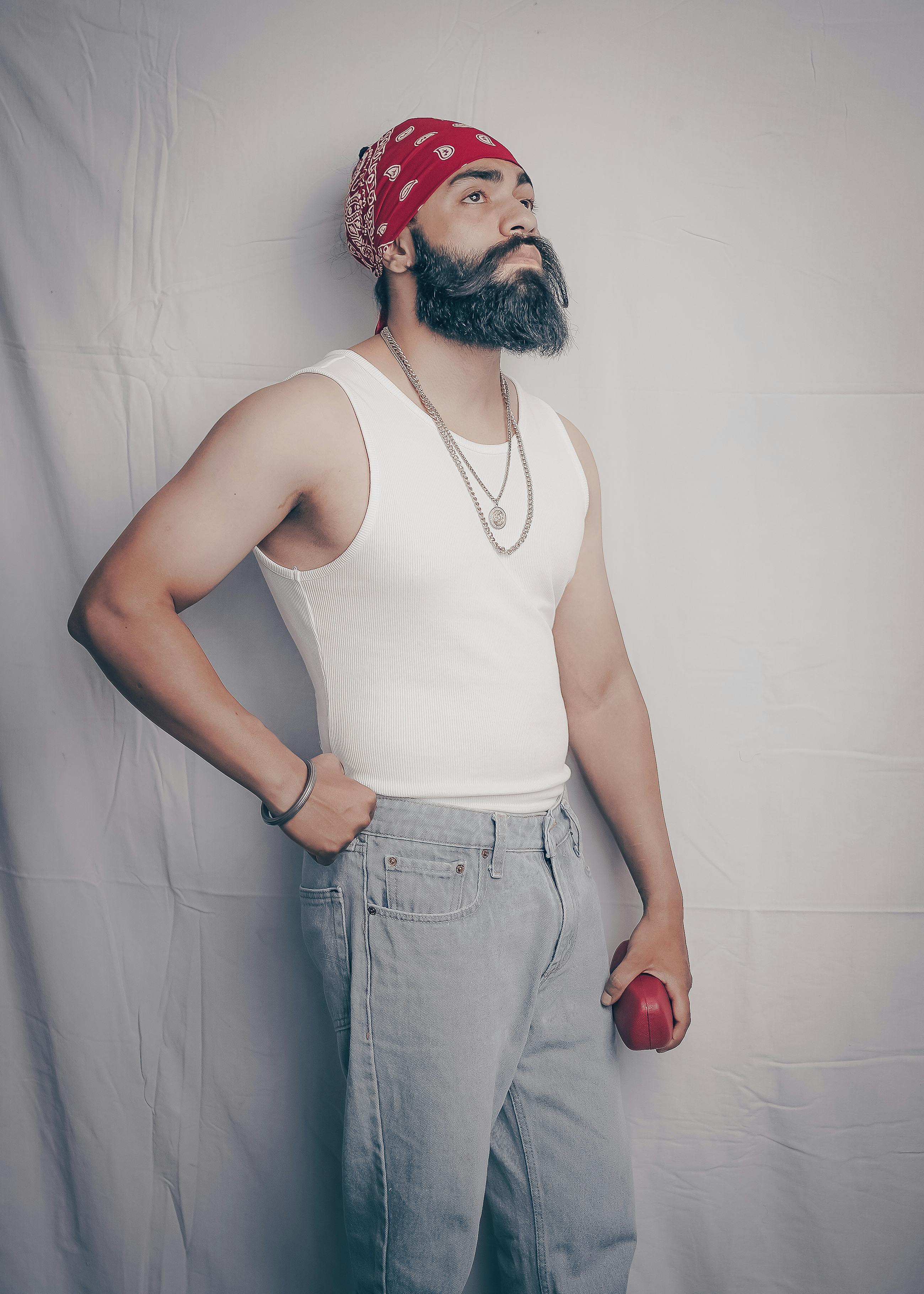 Homme En Débardeur Et Avec Barbe · Photo gratuite