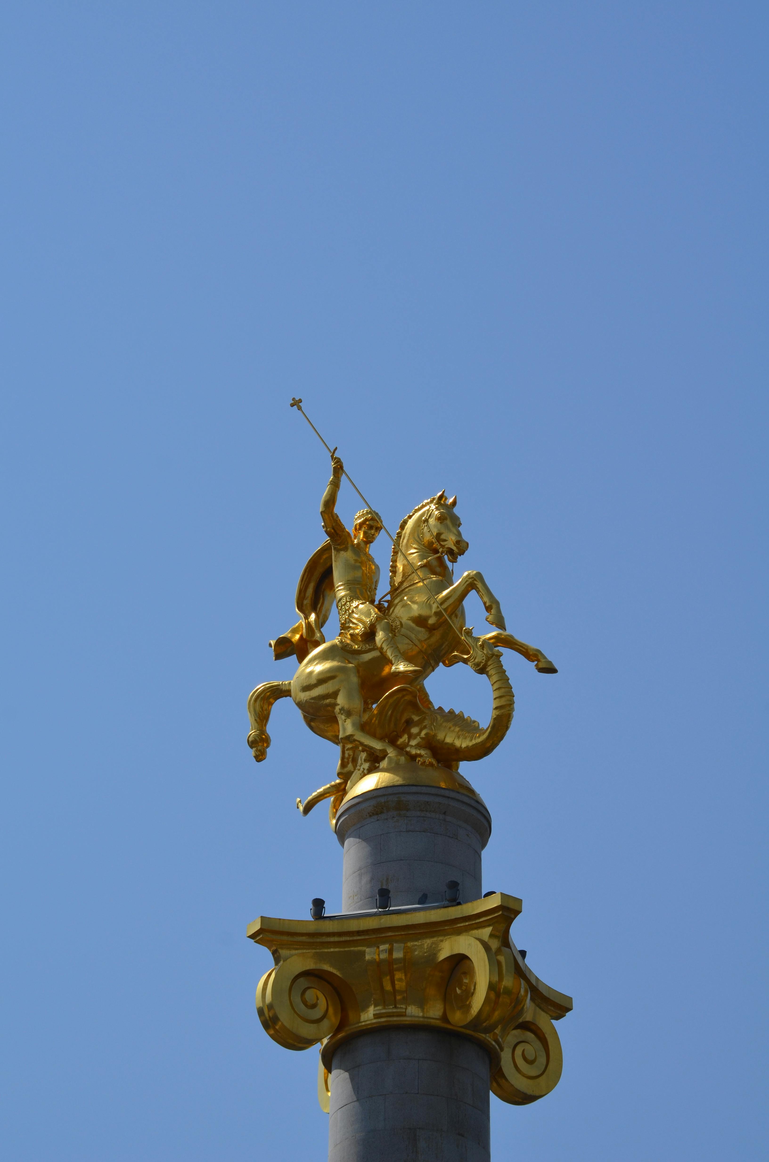 Golden Statue in Sunlight · Free Stock Photo