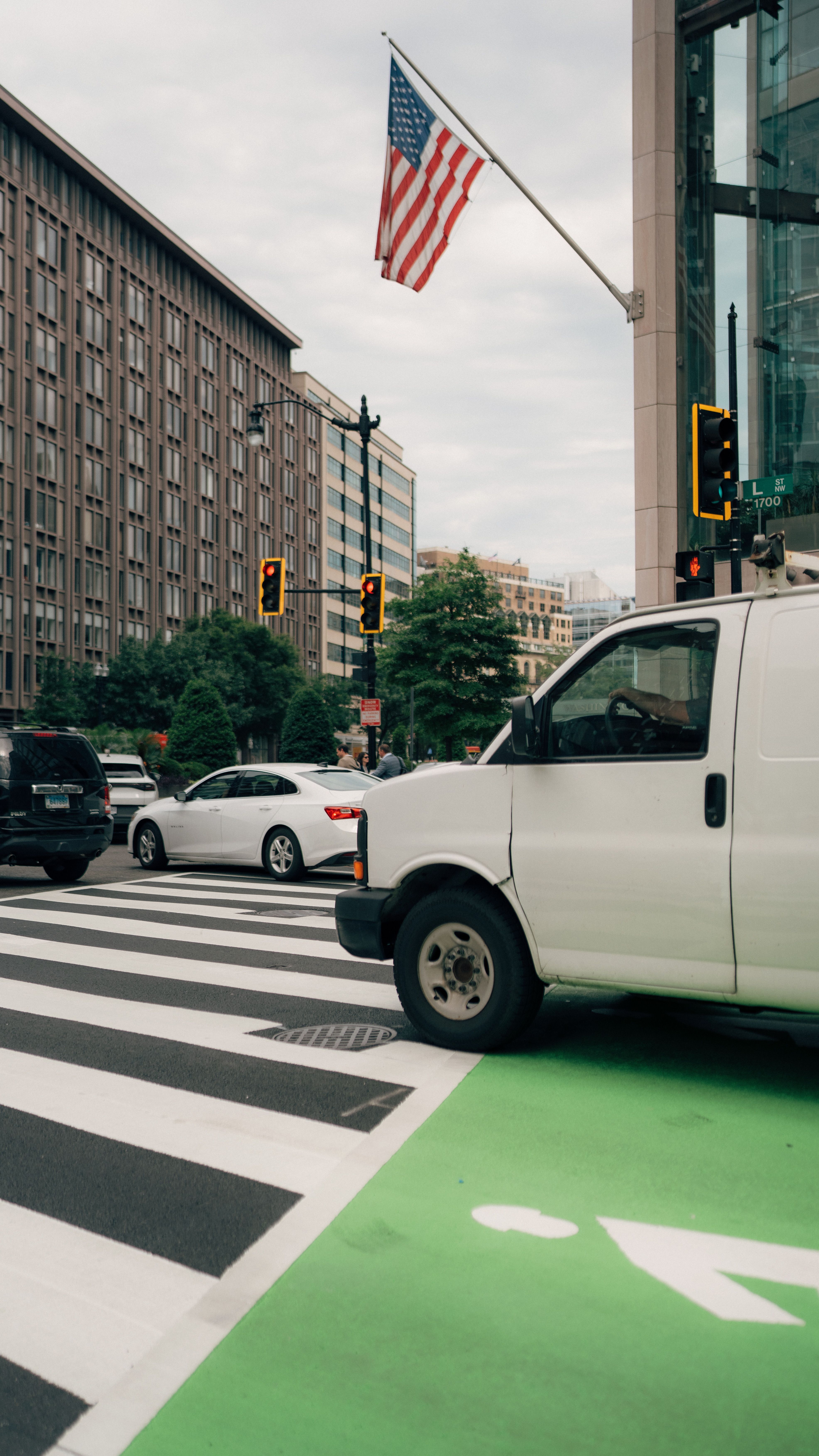 Cars on Street in City in the USA · Free Stock Photo