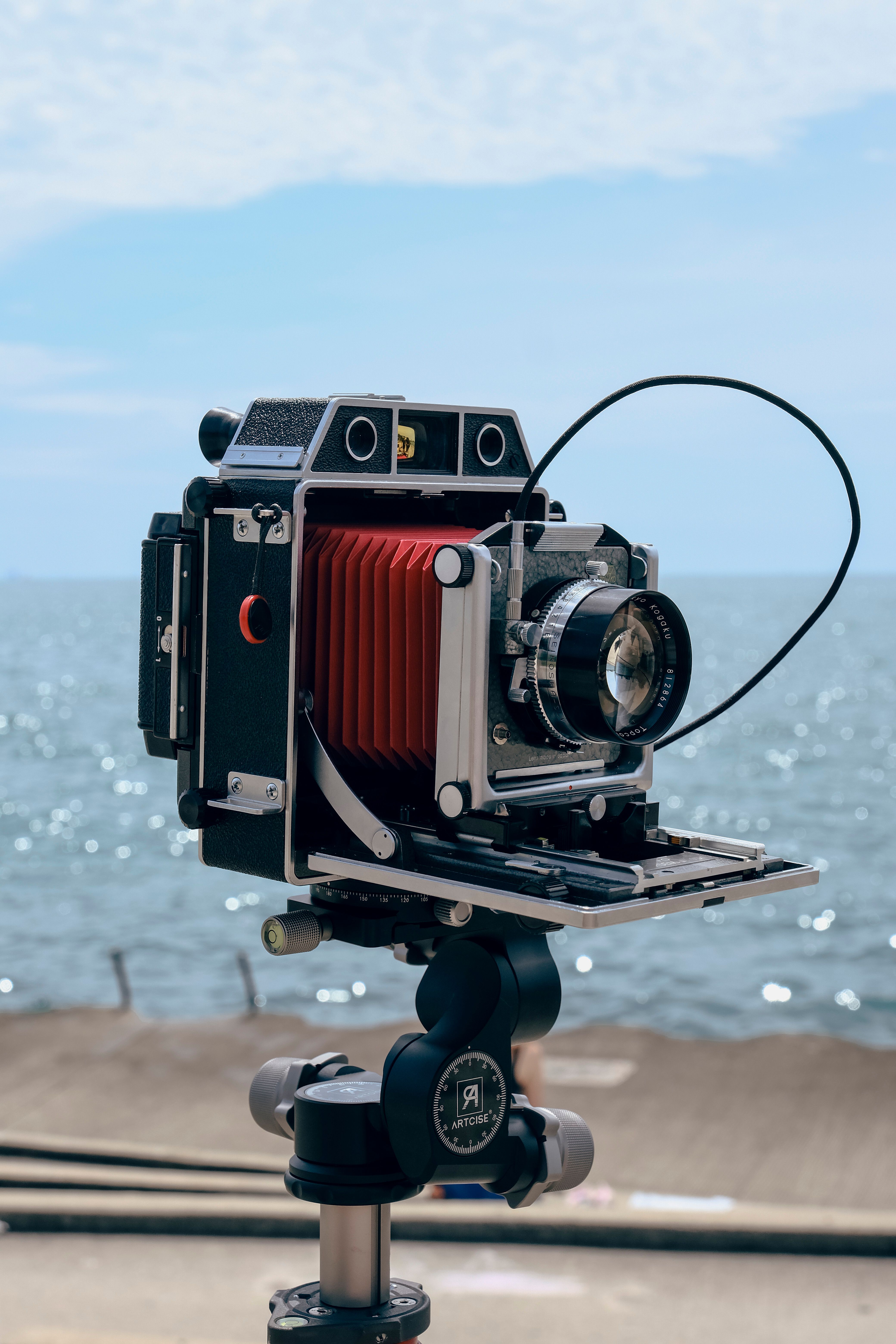 Classic Camera by the Lake · Free Stock Photo