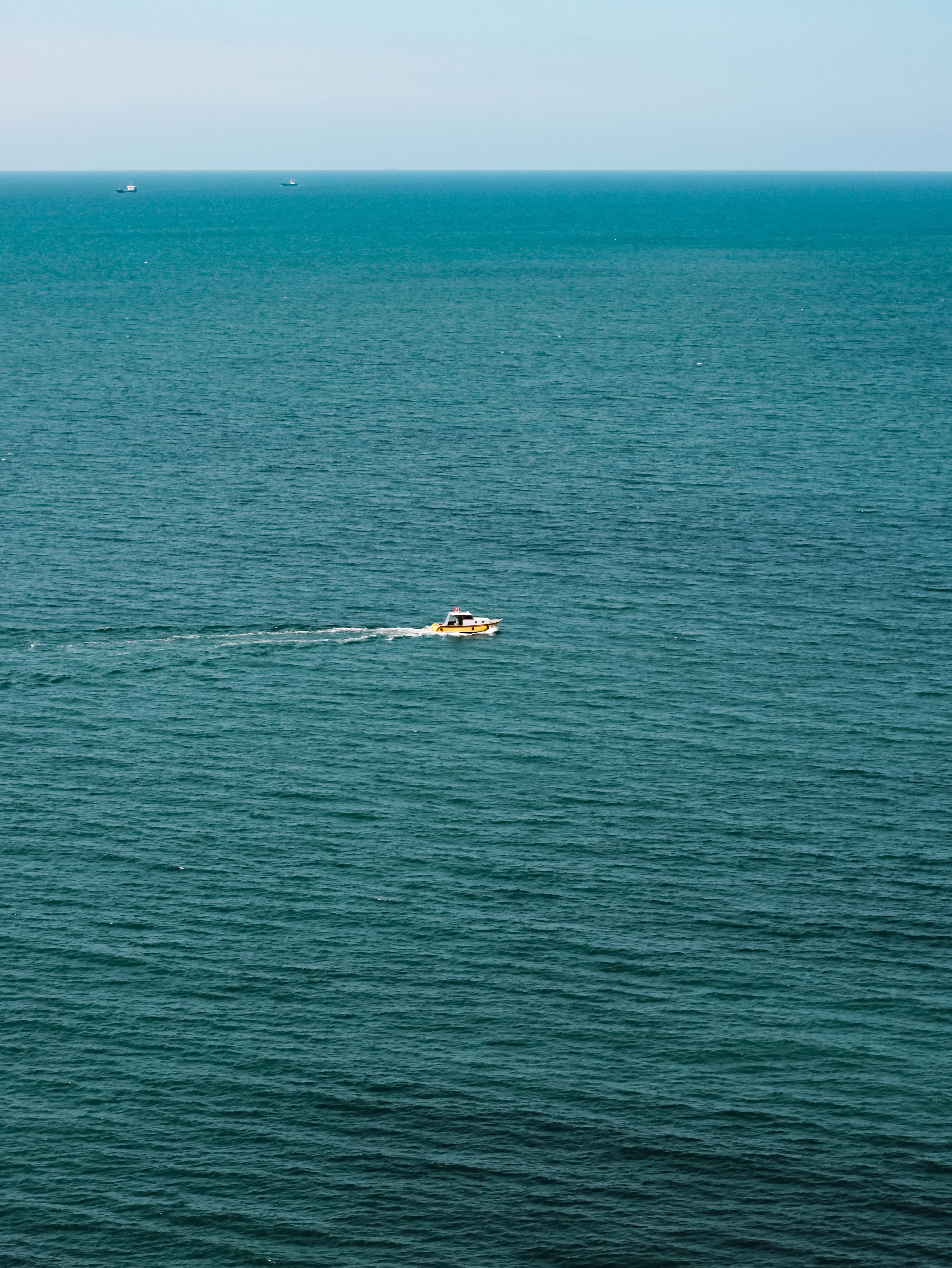 A boat is traveling through the ocean · Free Stock Photo