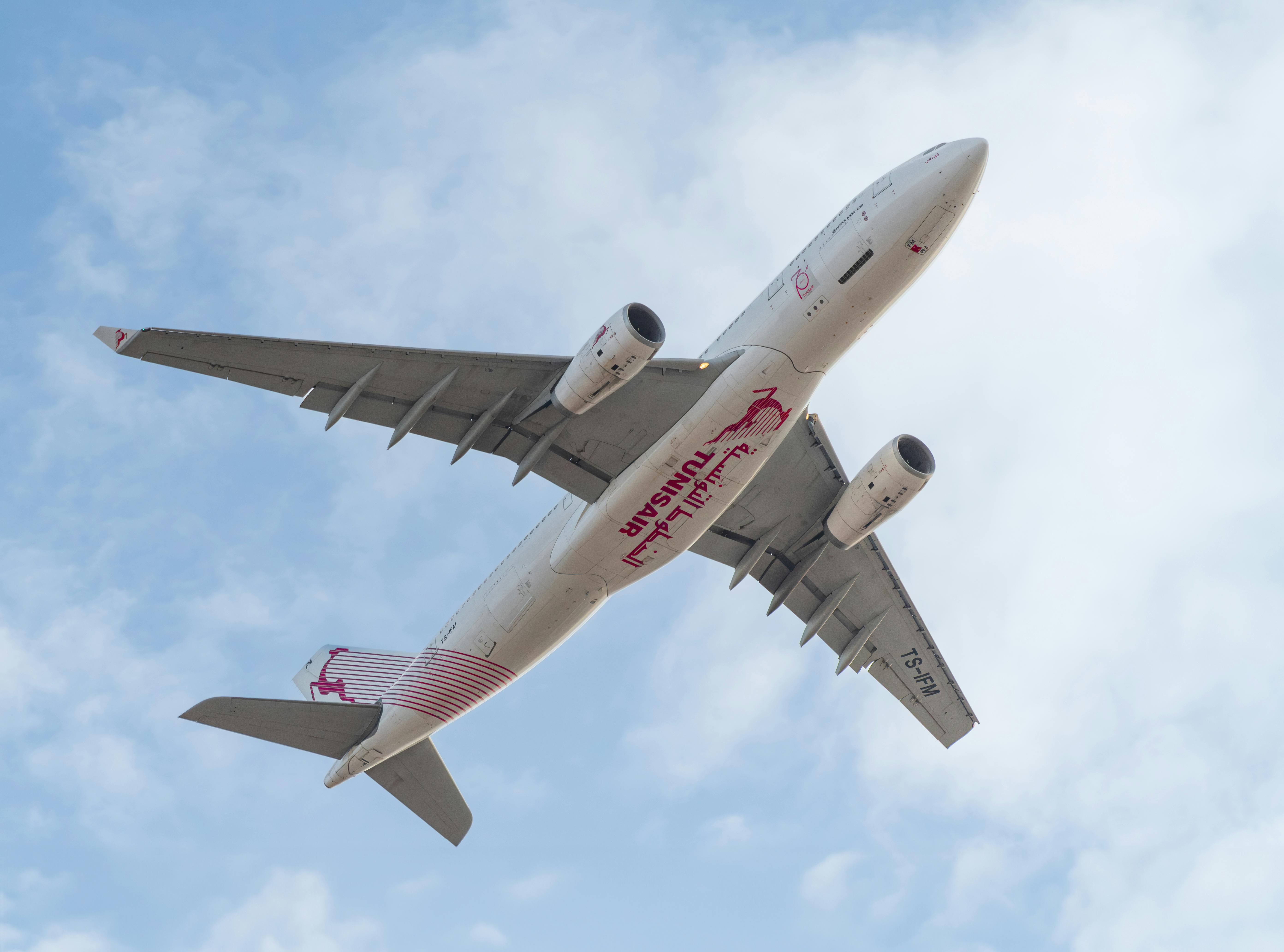 Belly Of A Plane Photos, Download The BEST Free Belly Of A Plane Stock ...