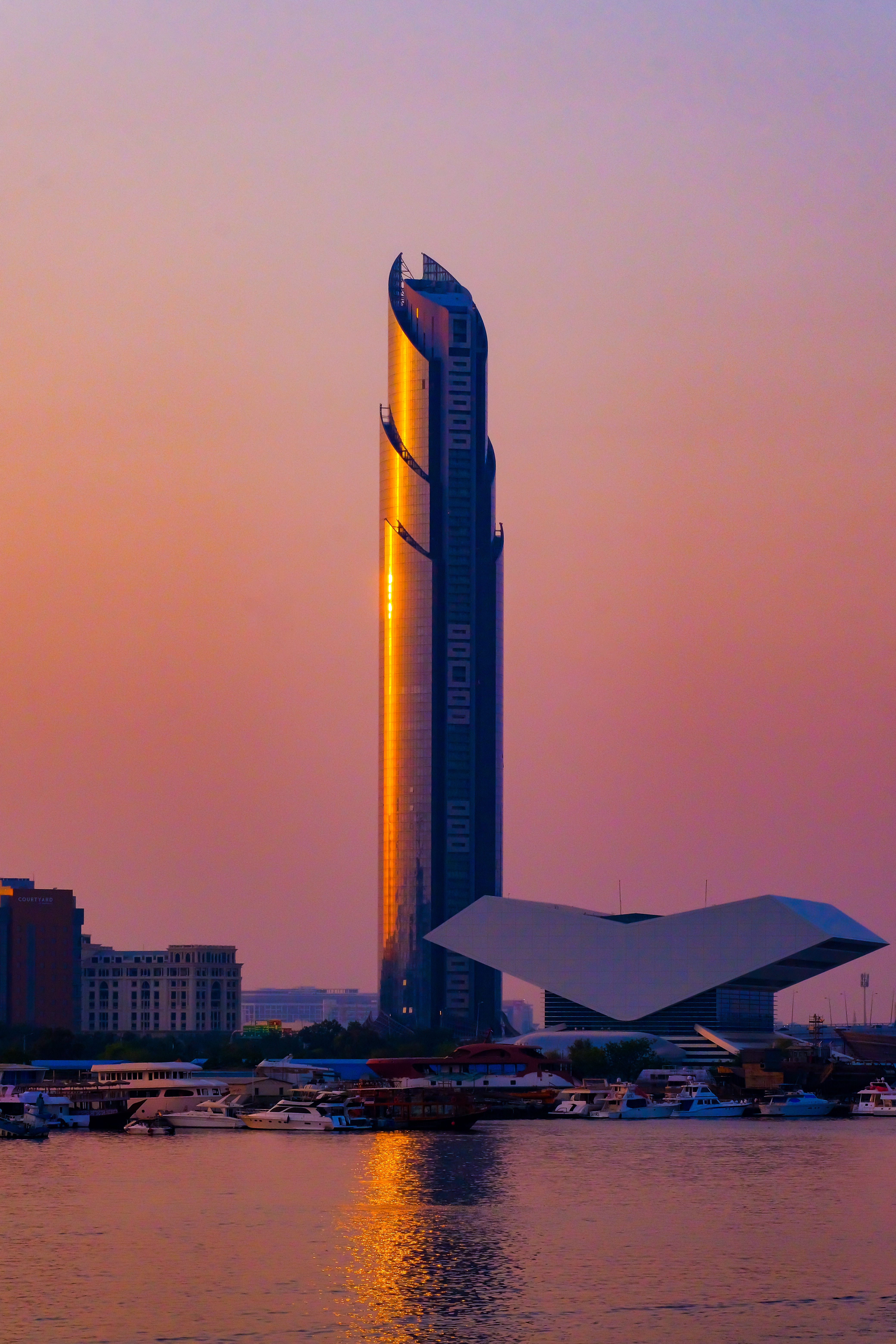 D1 Tower in Dubai at Sunset · Free Stock Photo