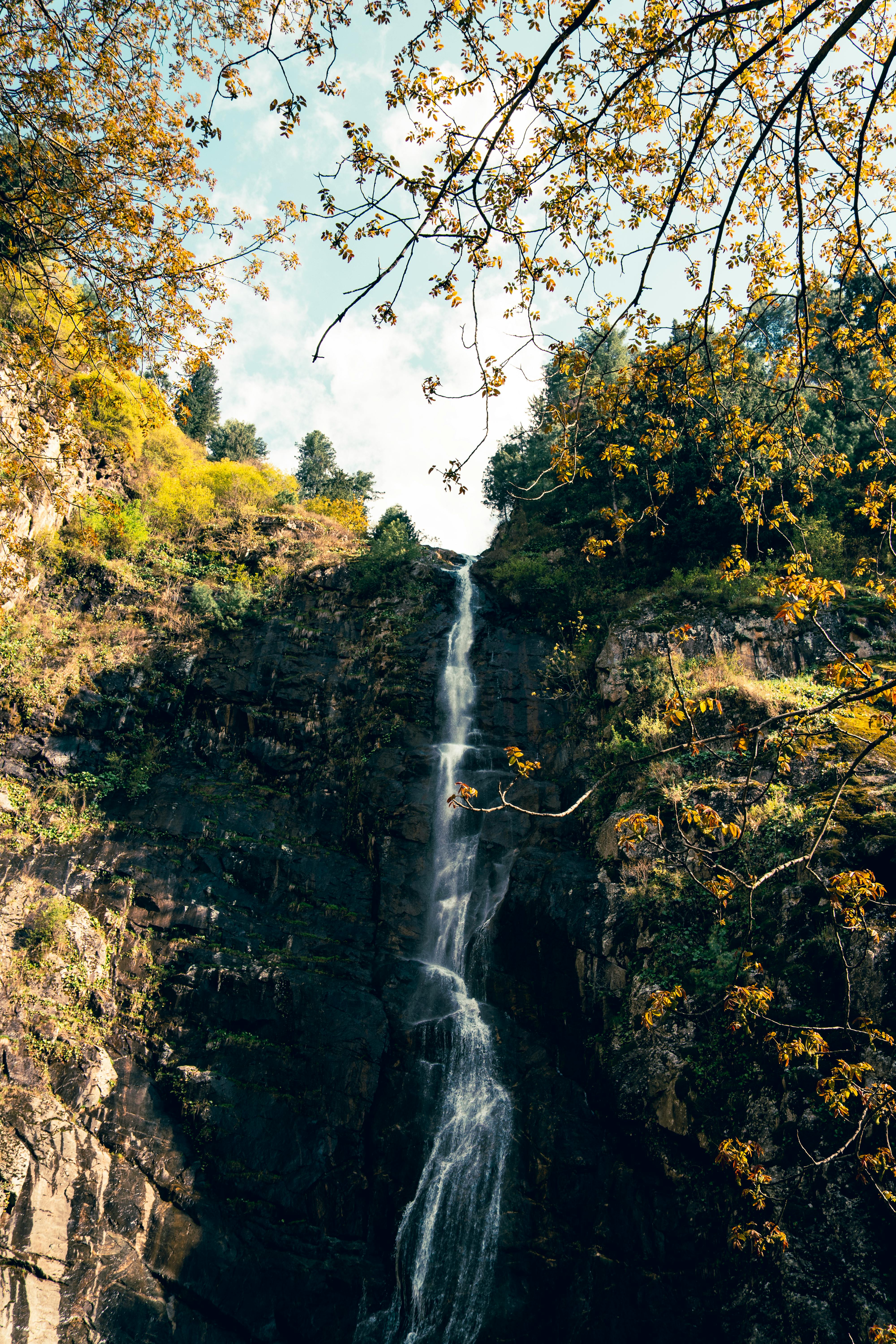 Waterfall on Abyss Rocks · Free Stock Photo