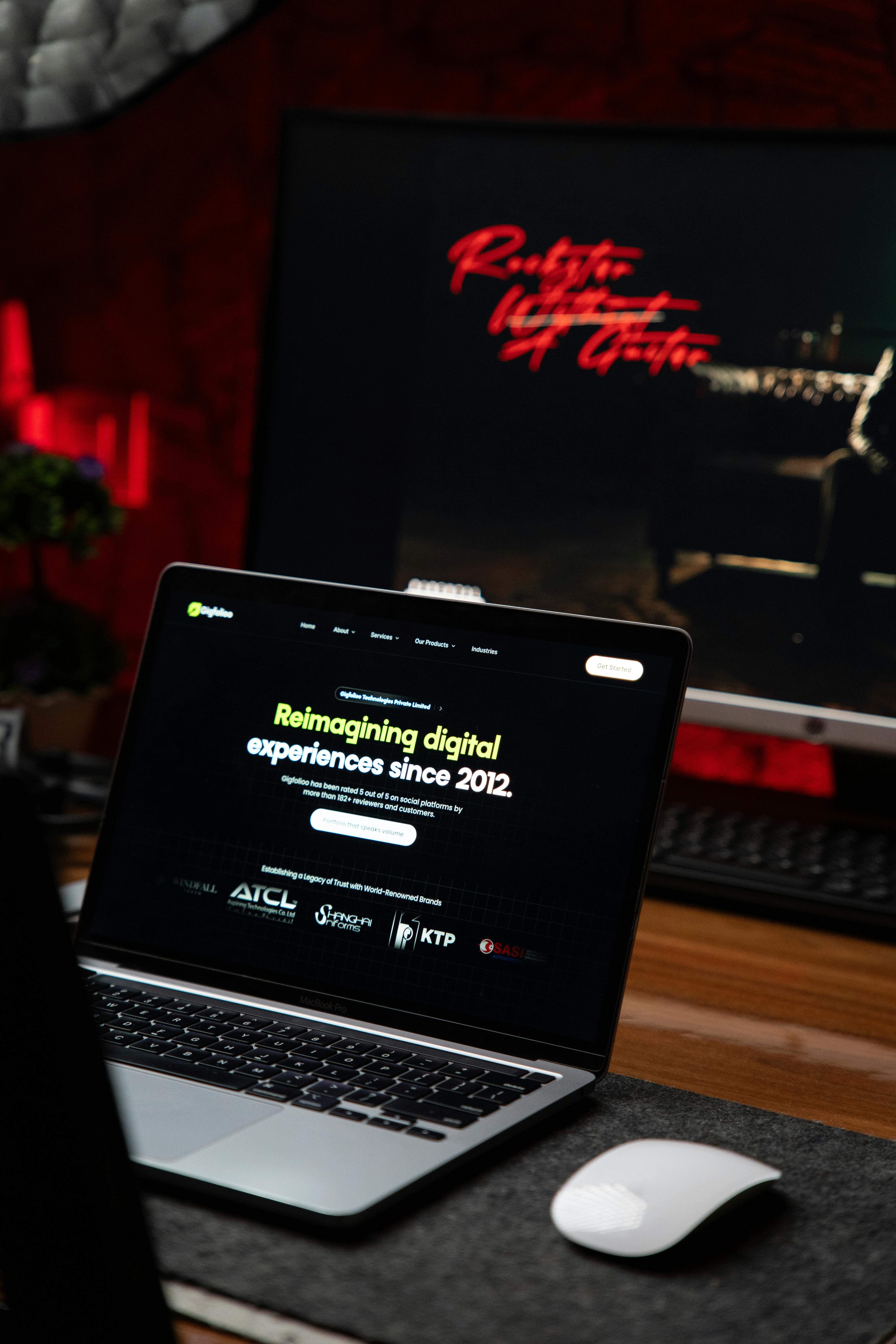 Text on Laptop Screen · Free Stock Photo