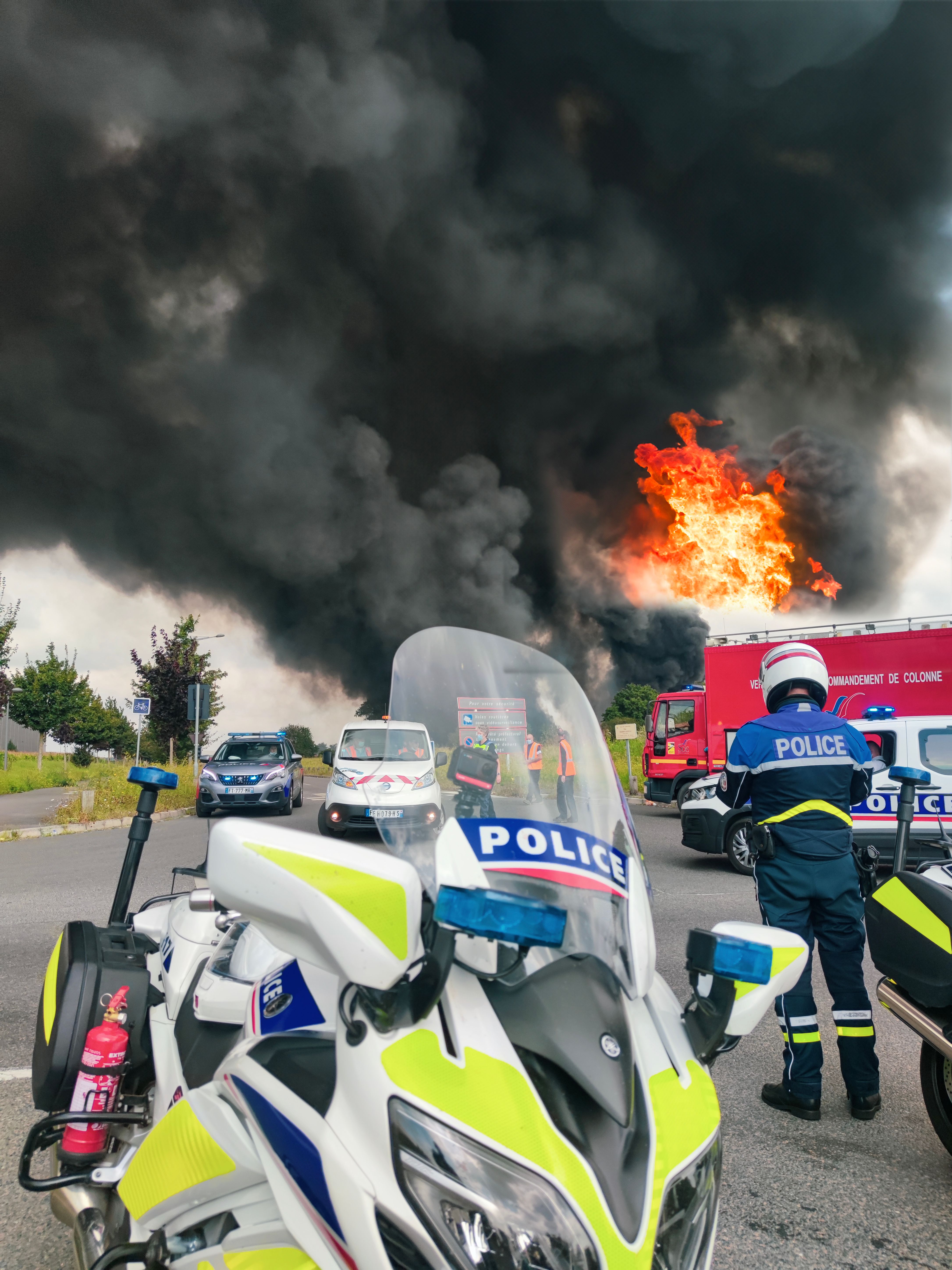 Police Standing on Road near Fire · Free Stock Photo