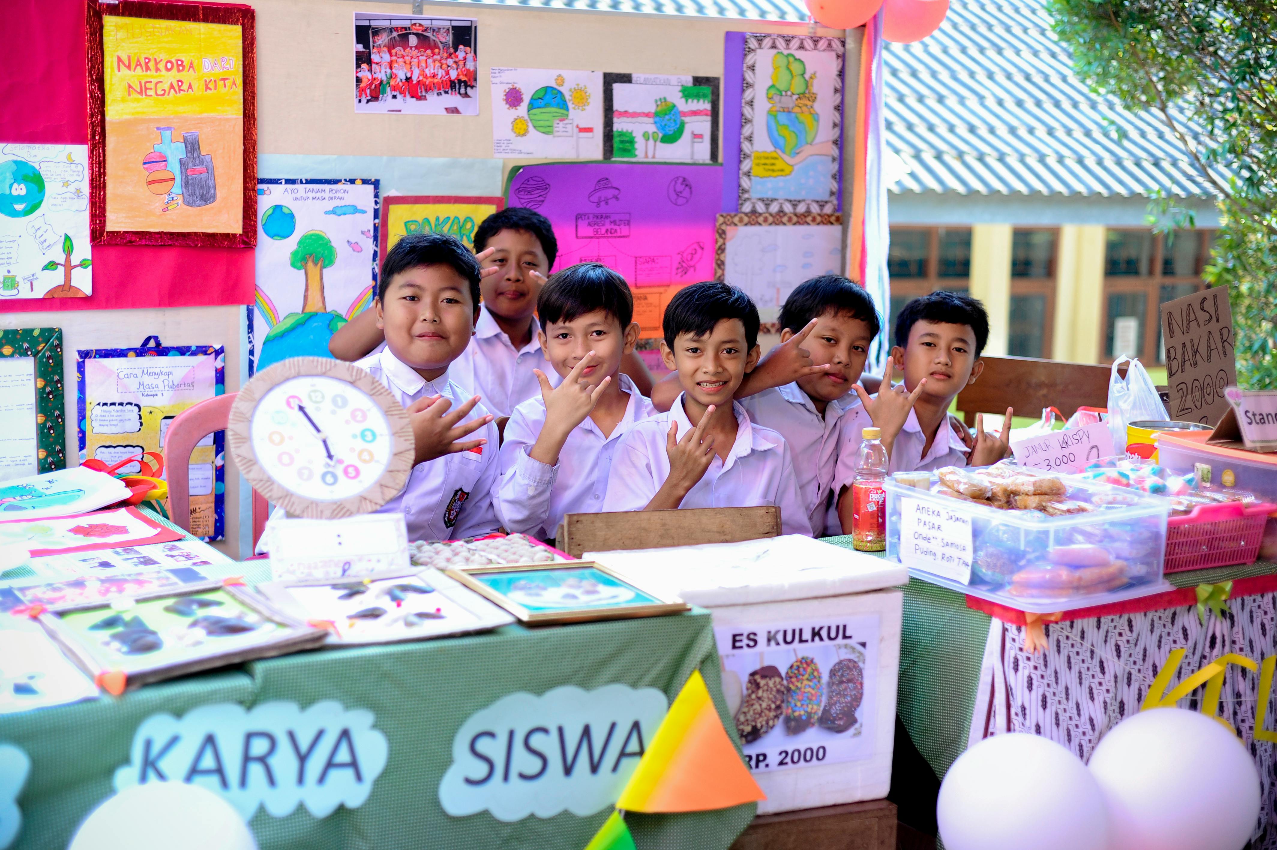 Group of Student in Classroom · Free Stock Photo