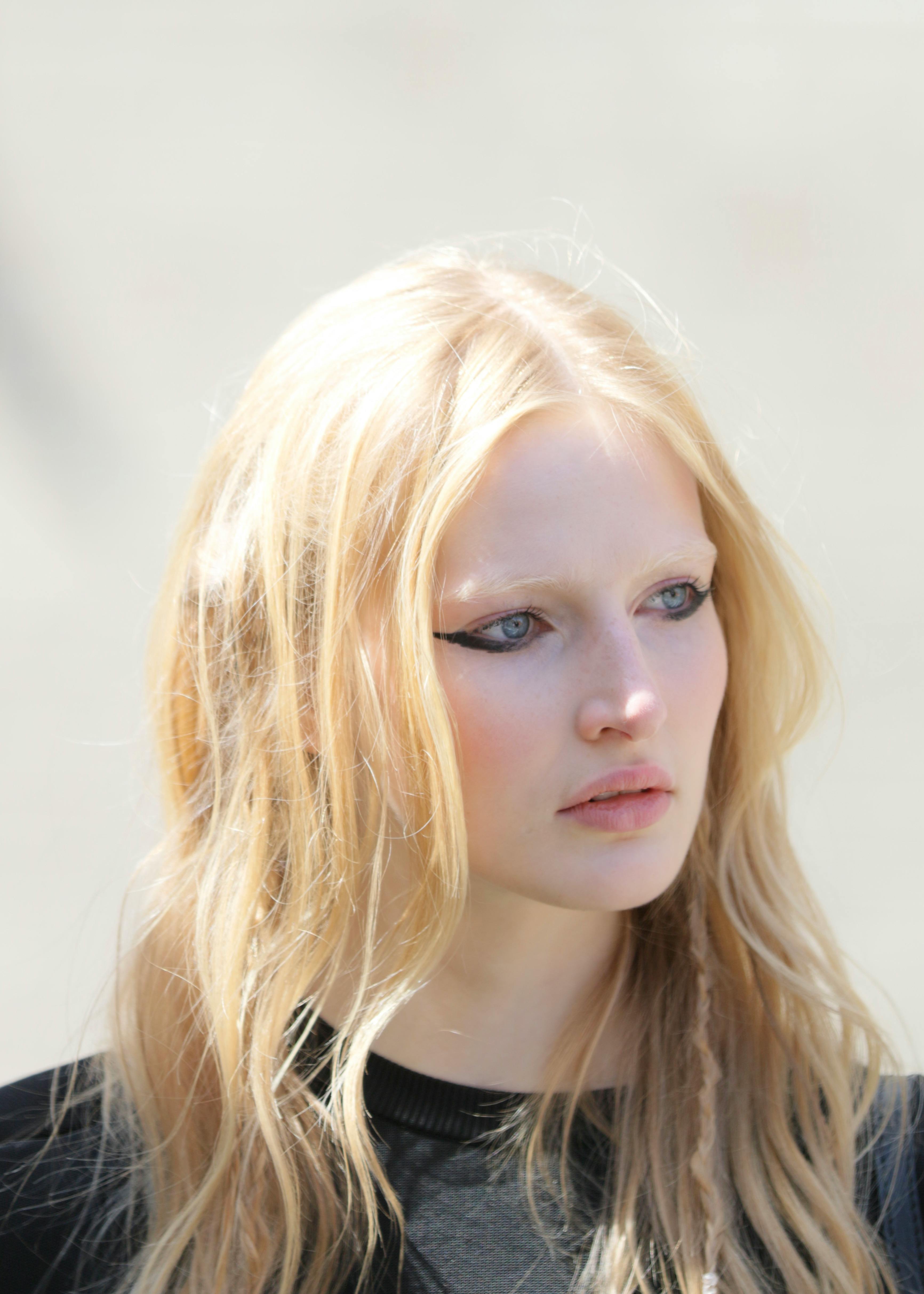 Blonde Bombshell: Top Model Takes New York · Free Stock Photo