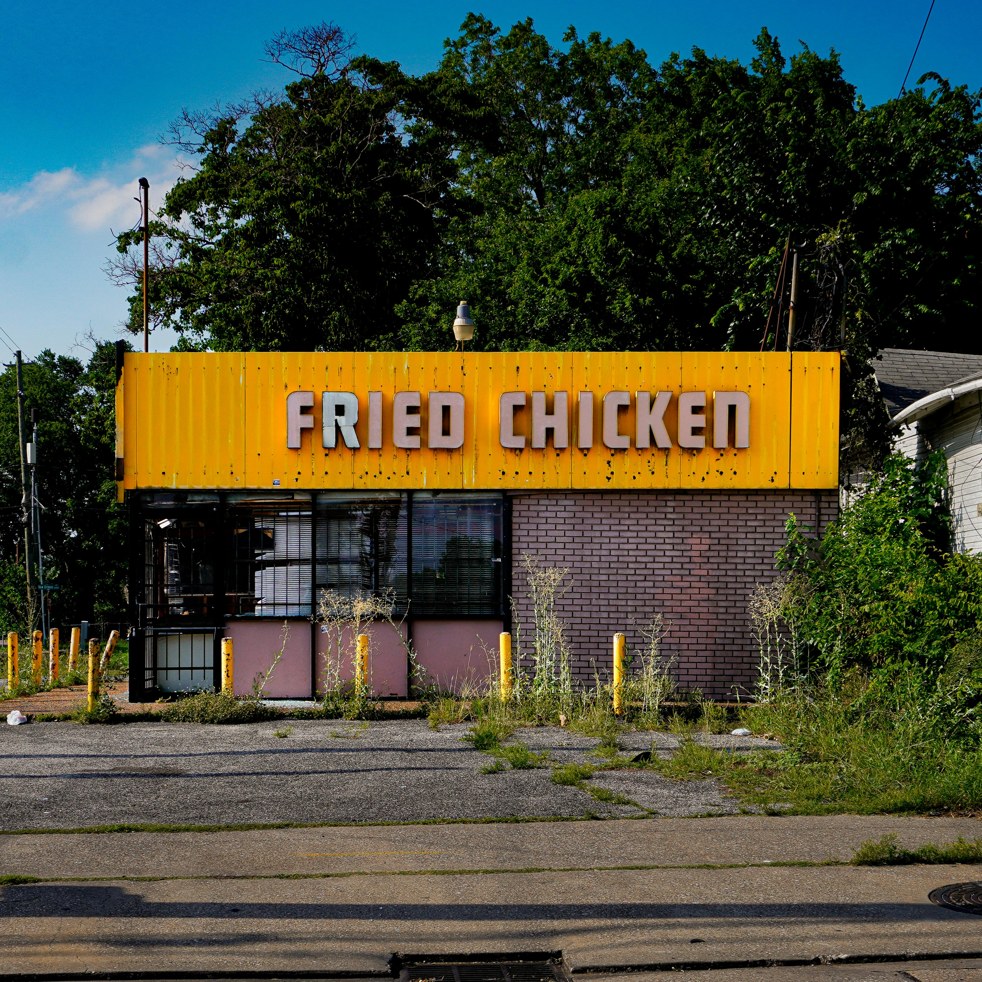 Exterior of a Restaurant Building in a City · Free Stock Photo