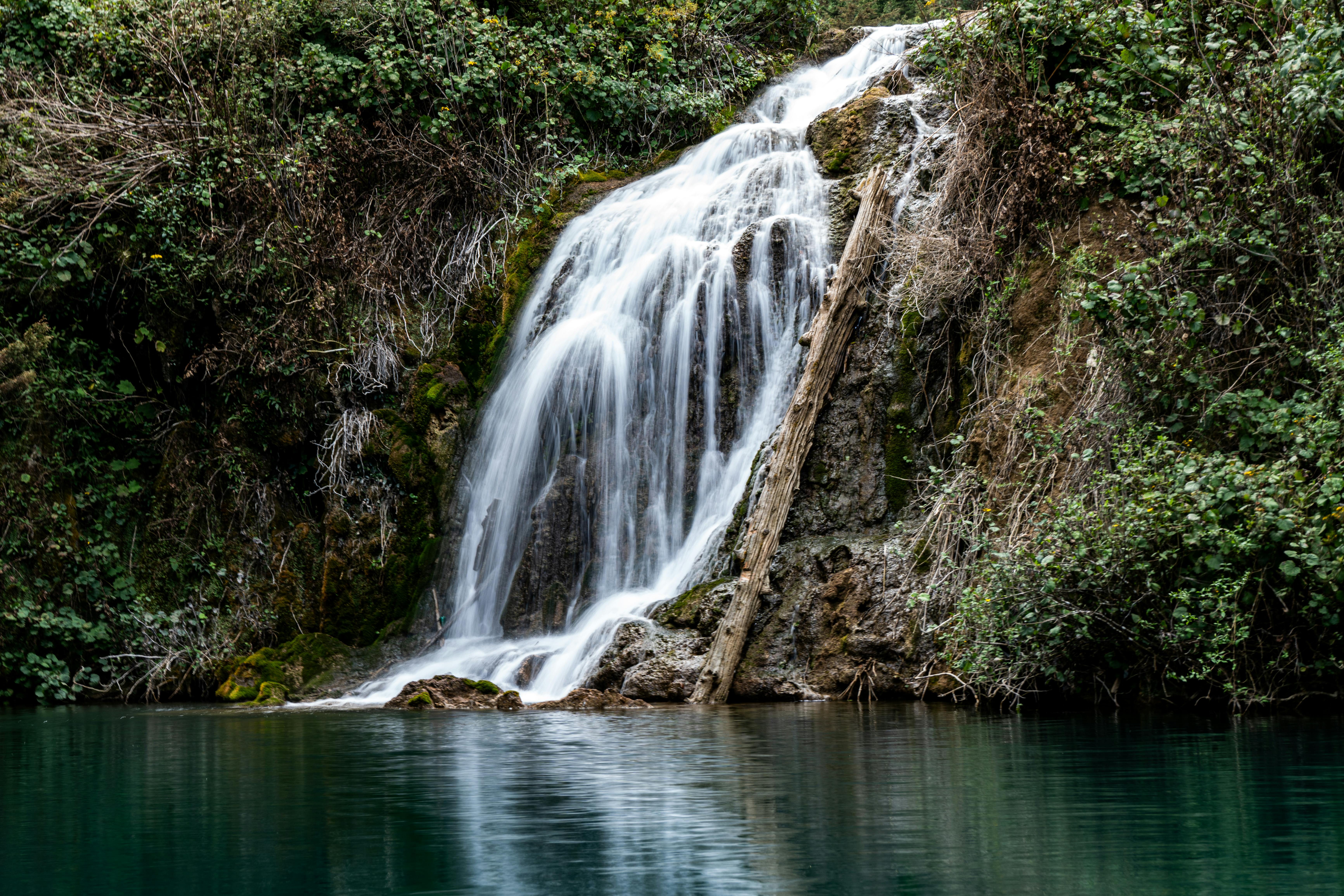 Cascada tuequesa · Free Stock Photo