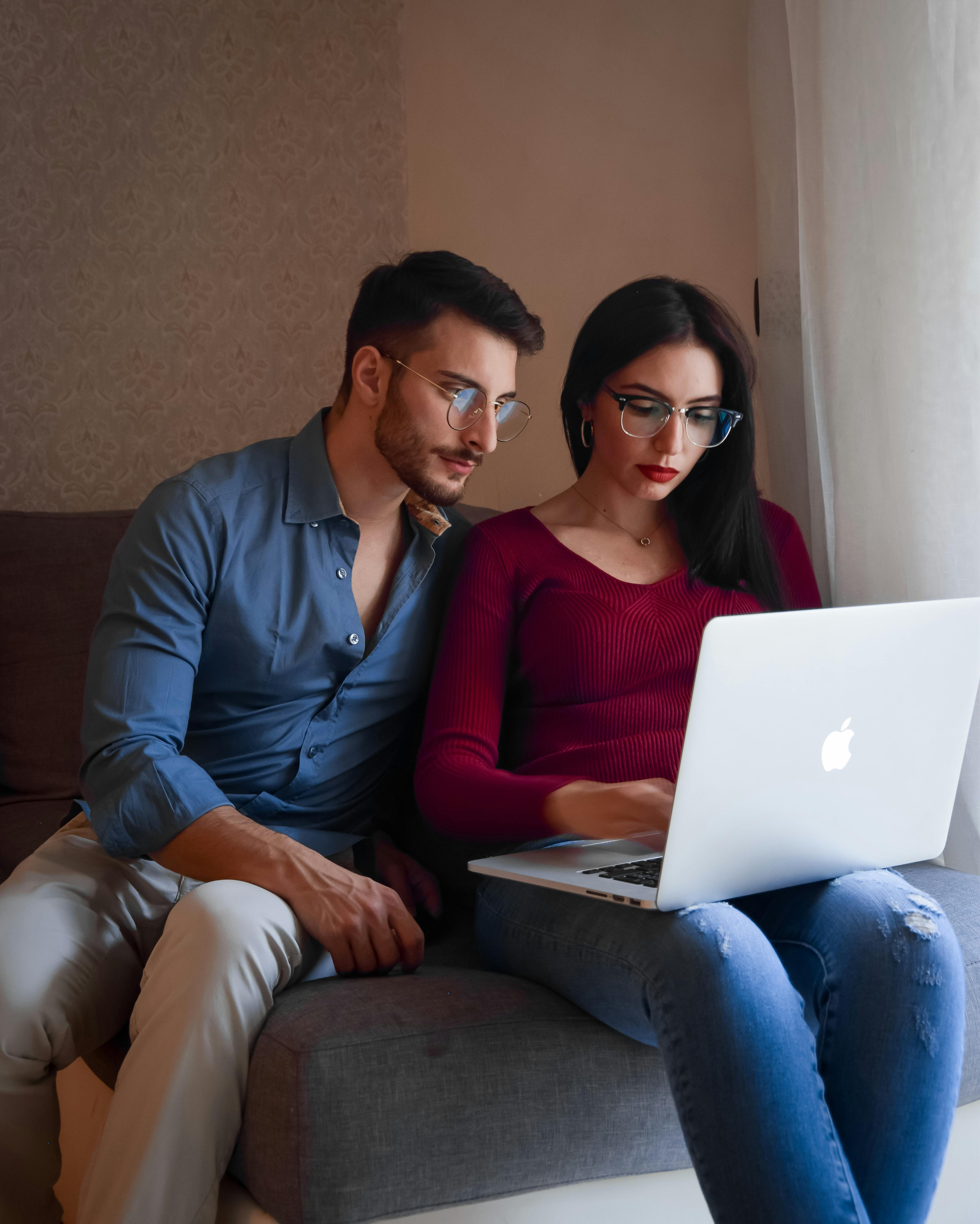 Collaborative Focus: A Modern Couple in a Cozy Workspace · Free Stock Photo
