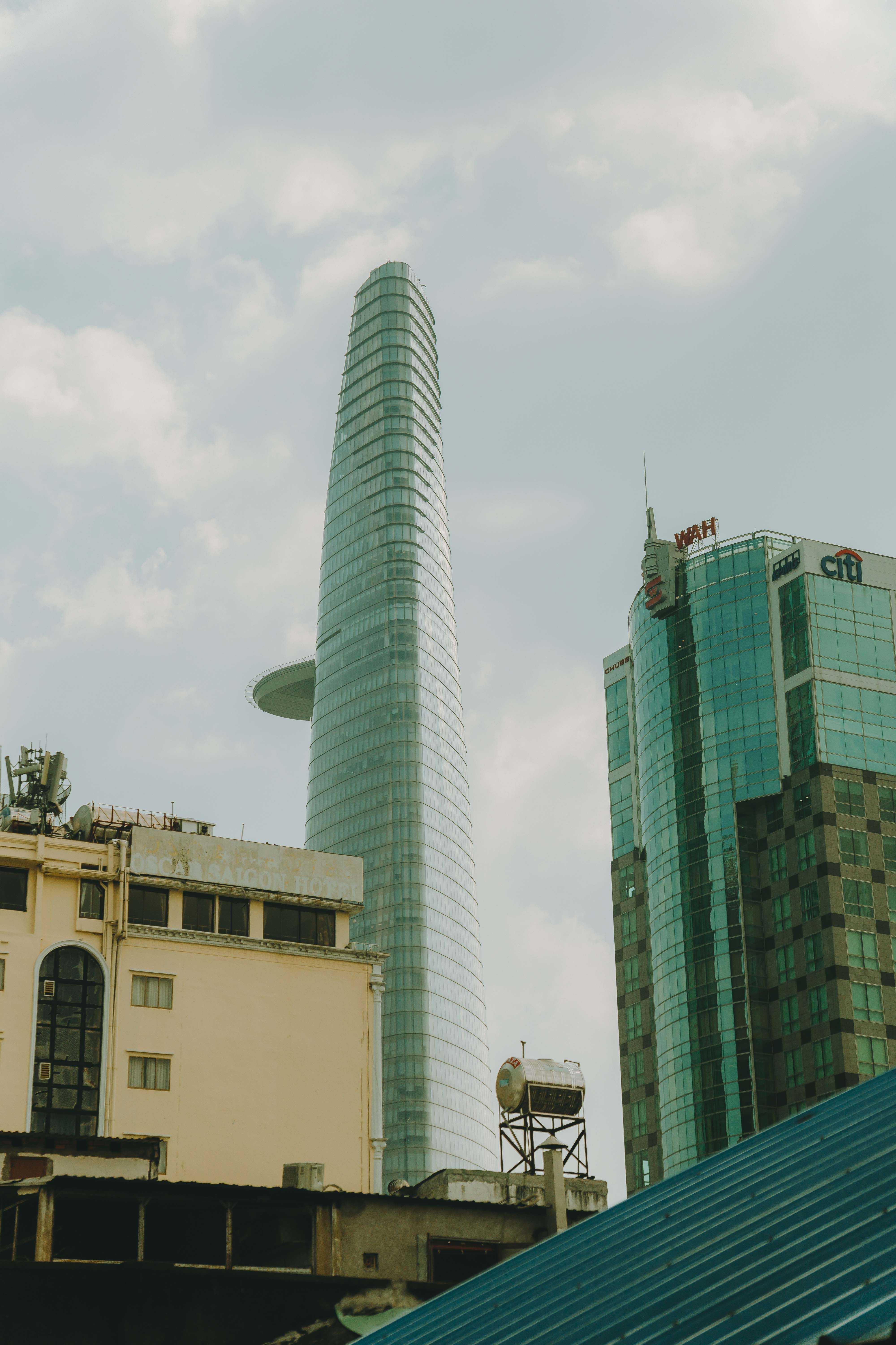 A tall building with a very tall tower · Free Stock Photo