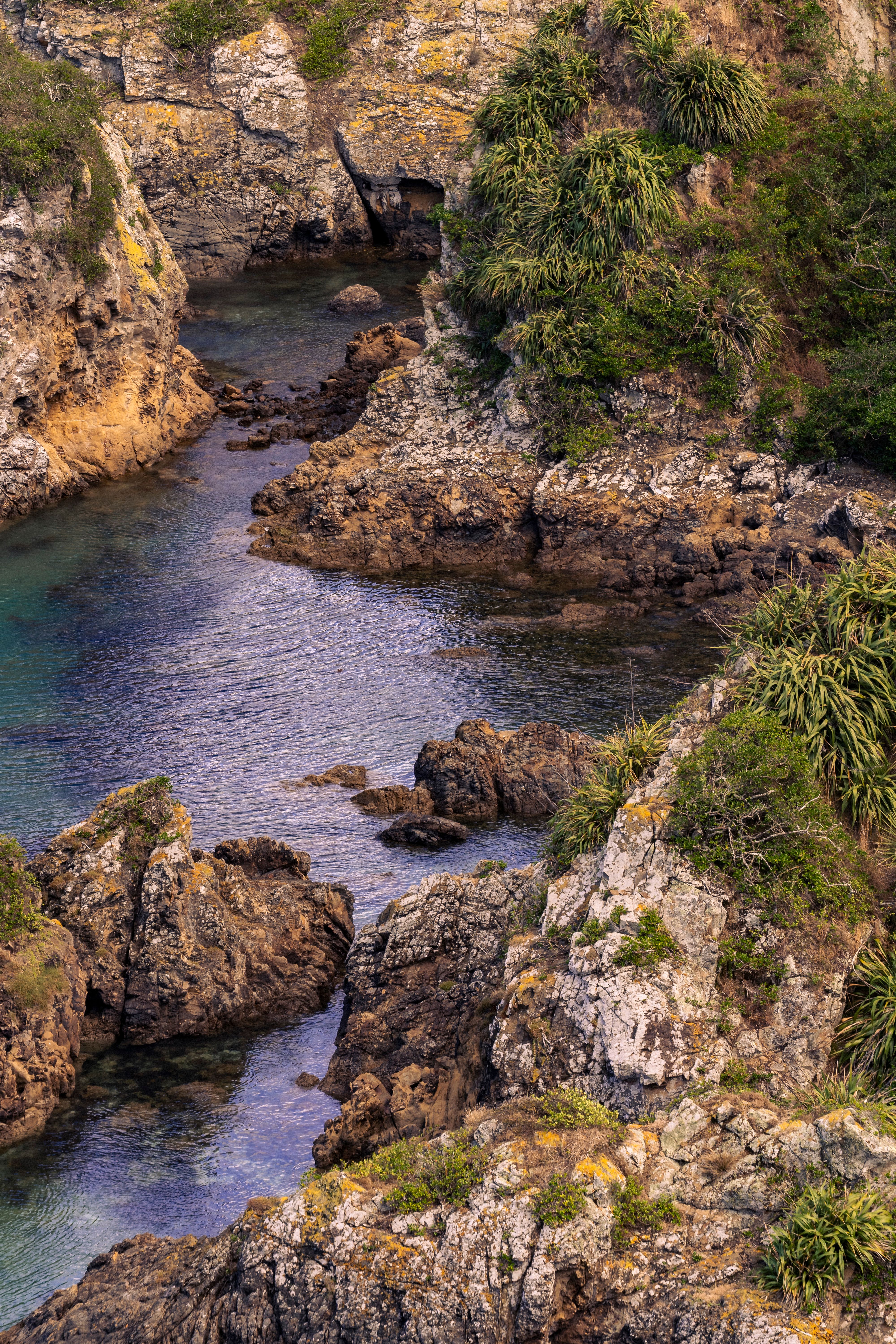 Rocks around River · Free Stock Photo