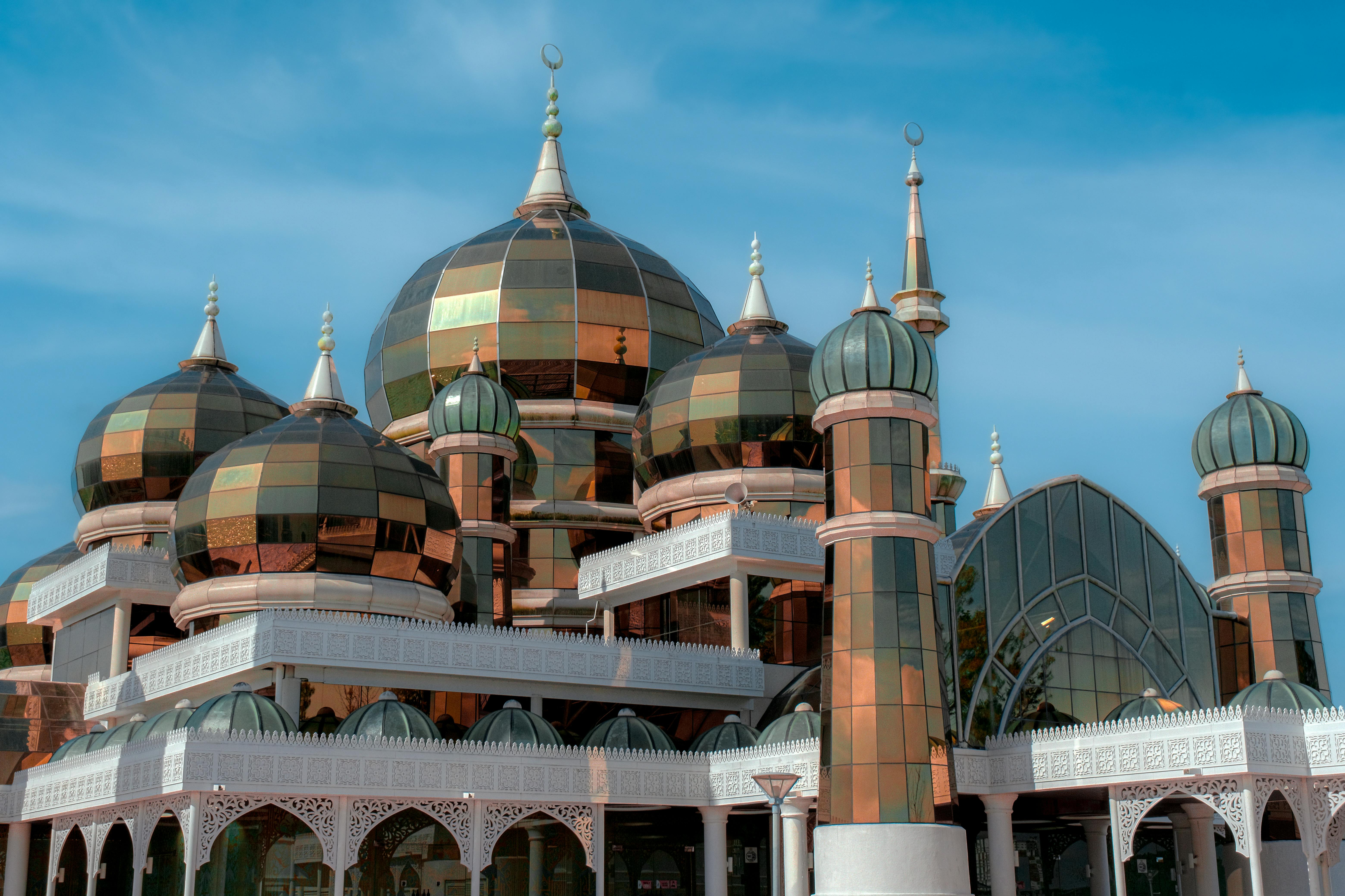 A large mosque with many domes and gold domes · Free Stock Photo