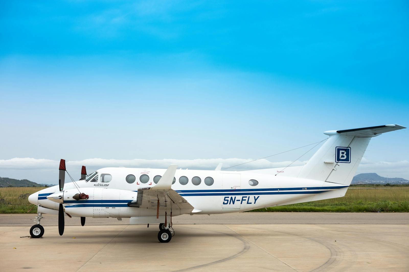 Airplane Side View Photos, Download The BEST Free Airplane Side View ...