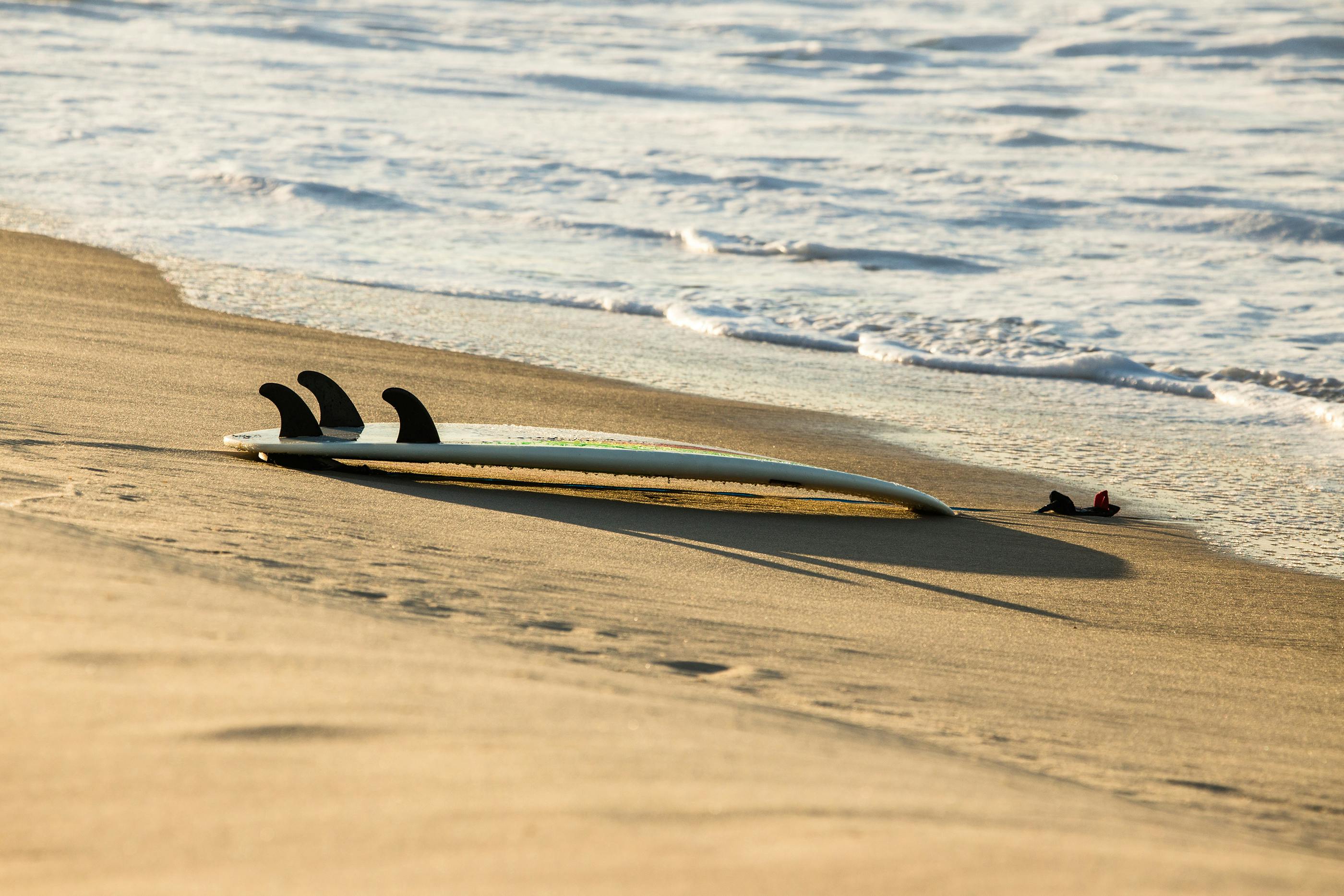 Surfboard on Beach · Free Stock Photo