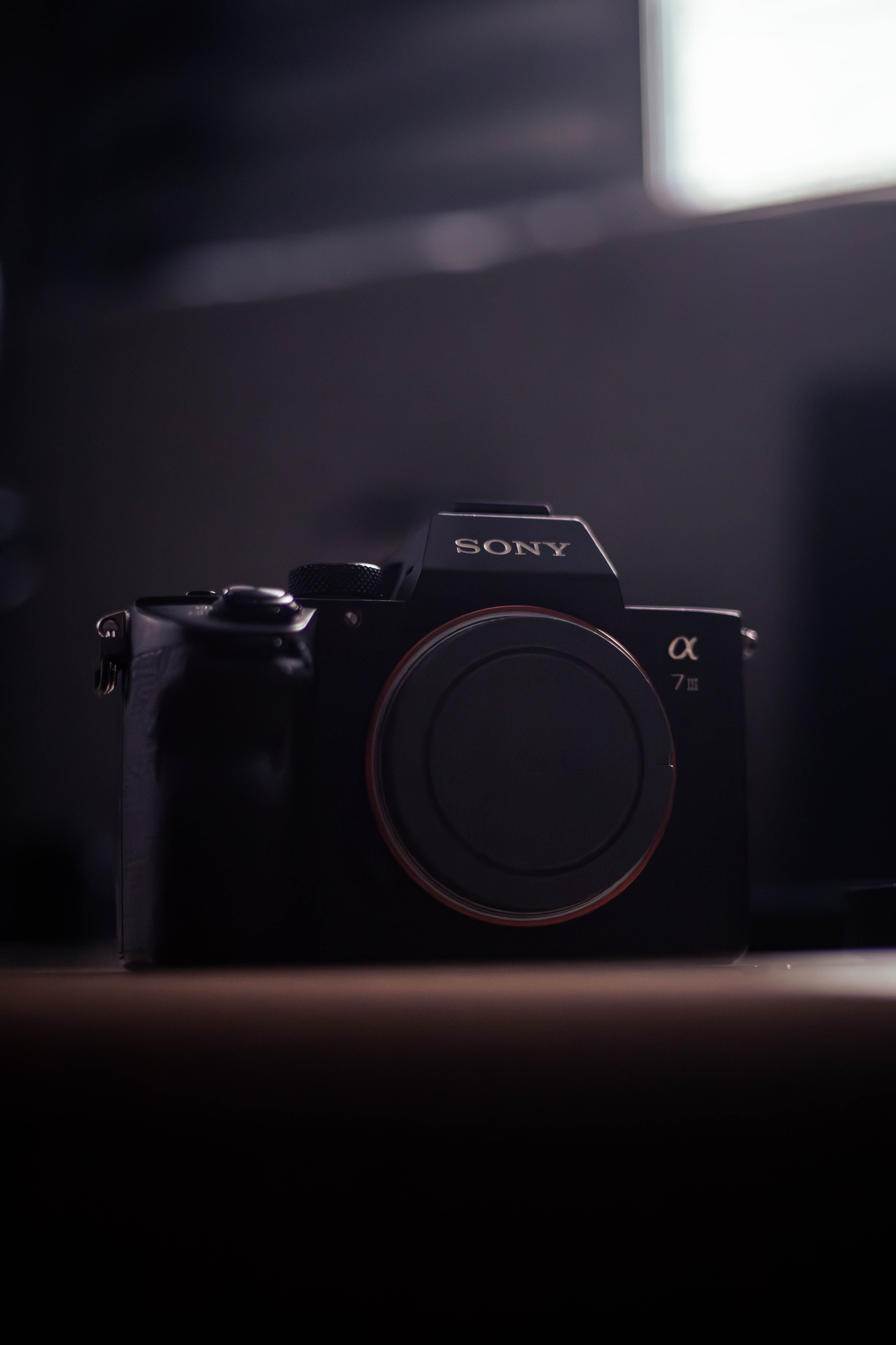 A black camera sitting on a table · Free Stock Photo