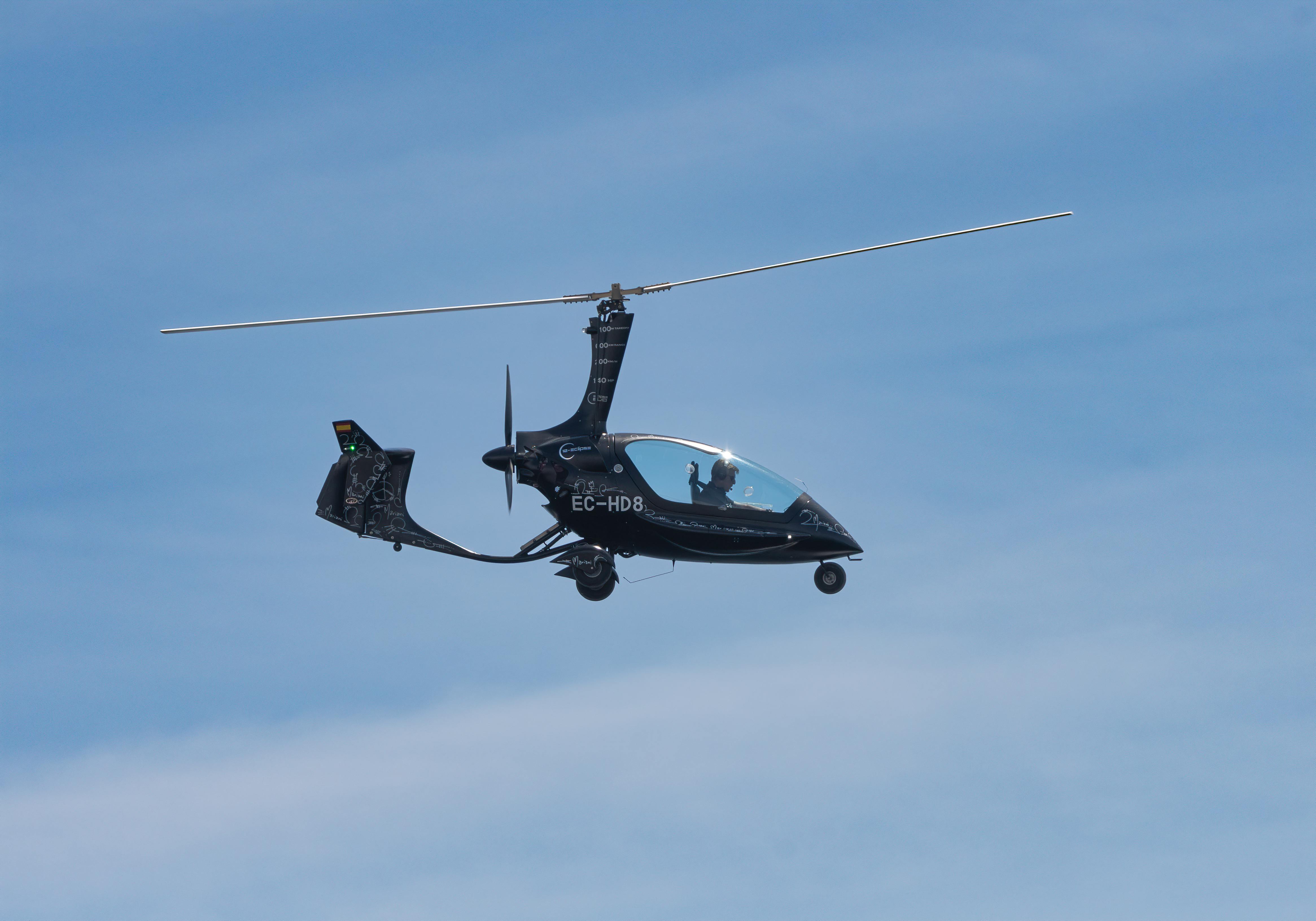 ELA 10 Eclipse Autogyro Flying in Sky · Free Stock Photo